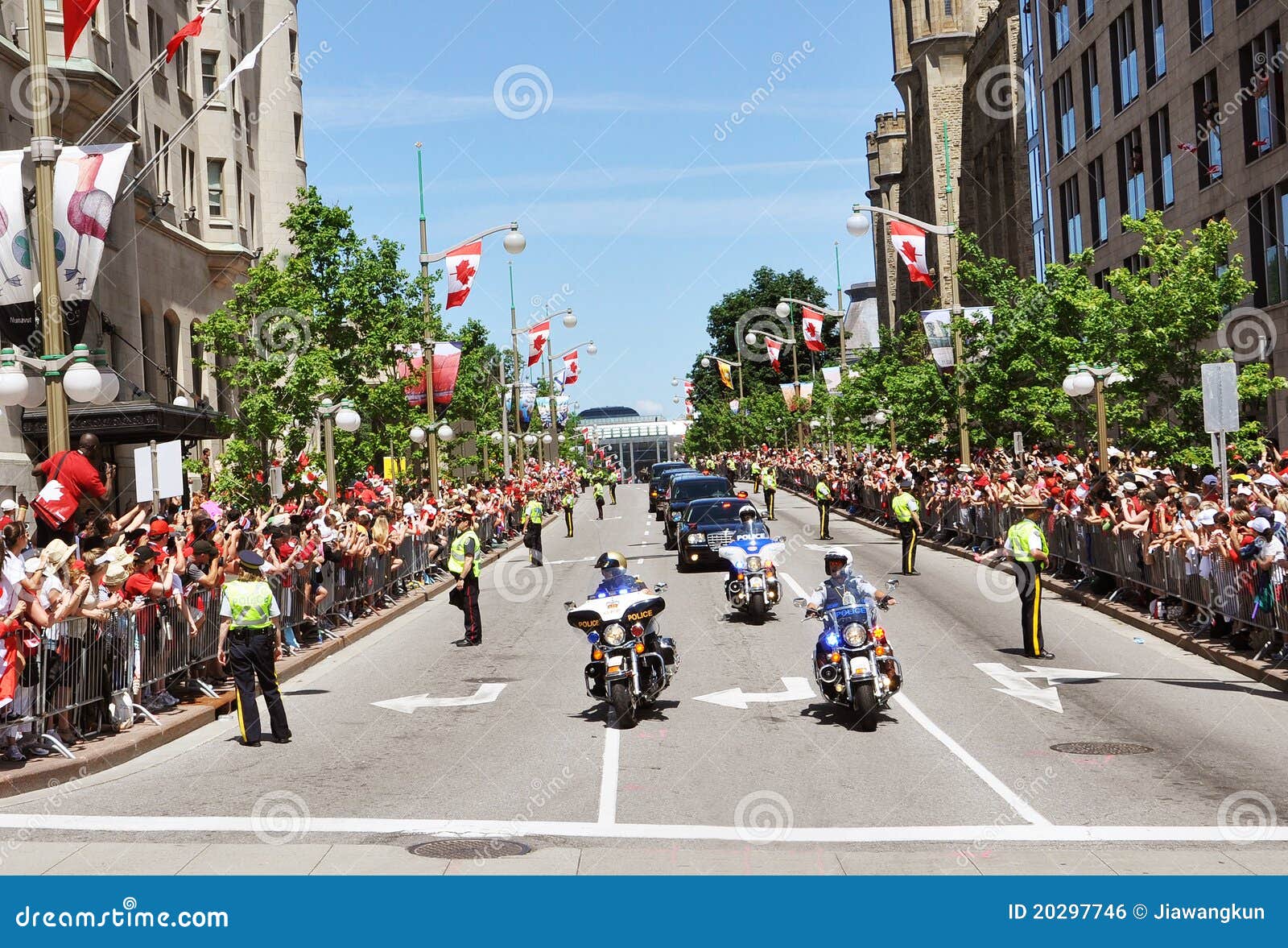 Police and RCMP in Canada Day Editorial Photo - Image of arms, music ...