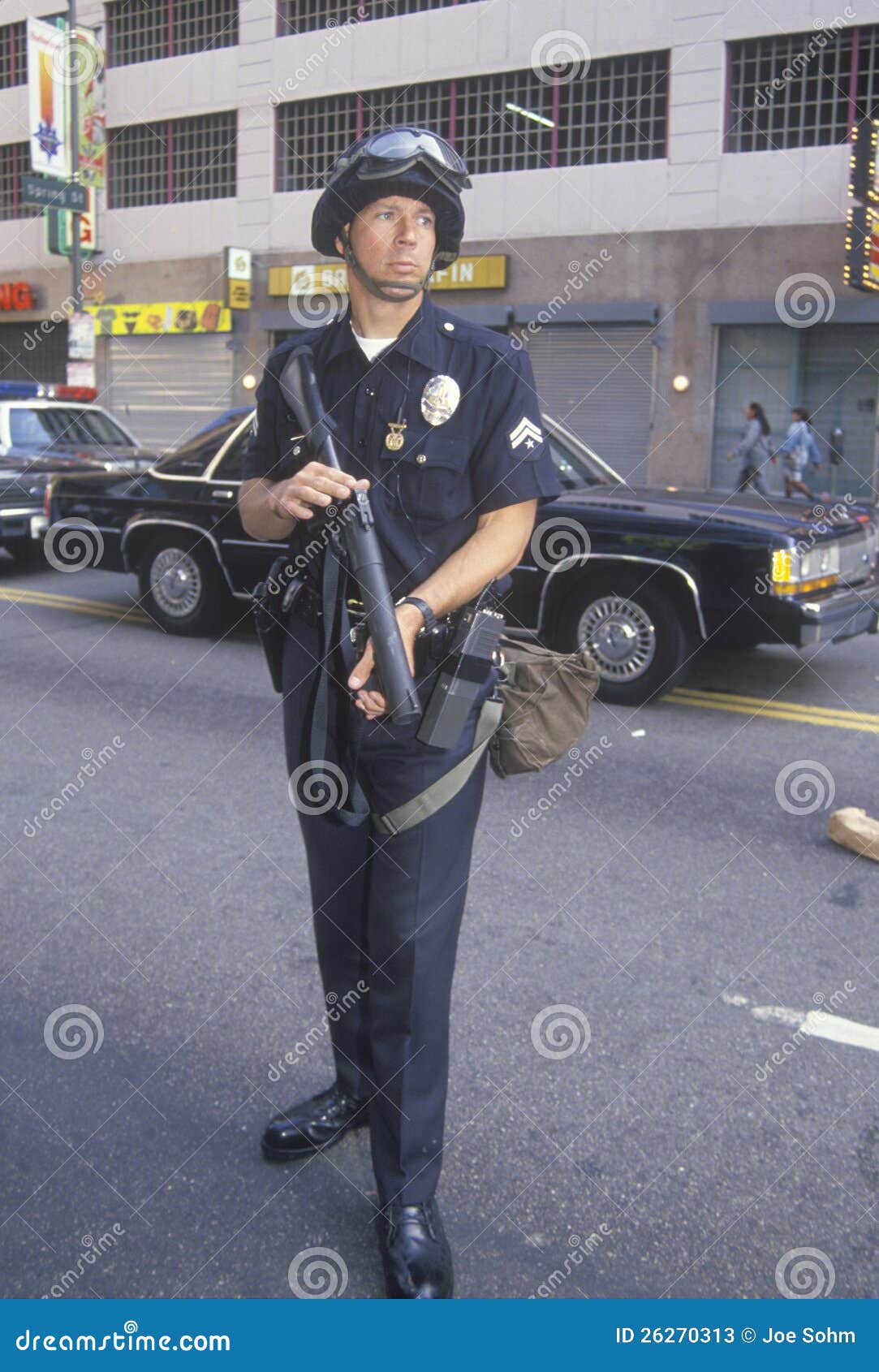 Police Riot Officers Form A Cordon Across The Road. Editorial Photo ...