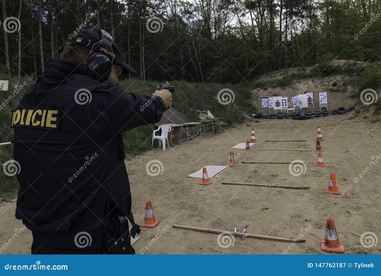 Police shooting editorial photography. Image of security - 147762187