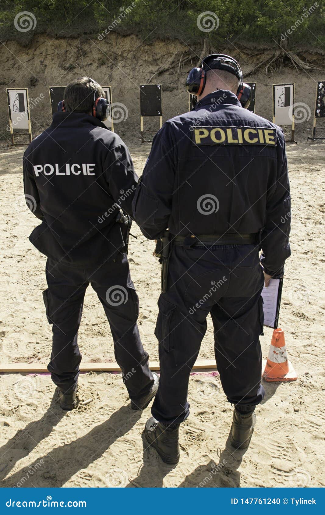 Police shooting editorial image. Image of target, machine - 147761240