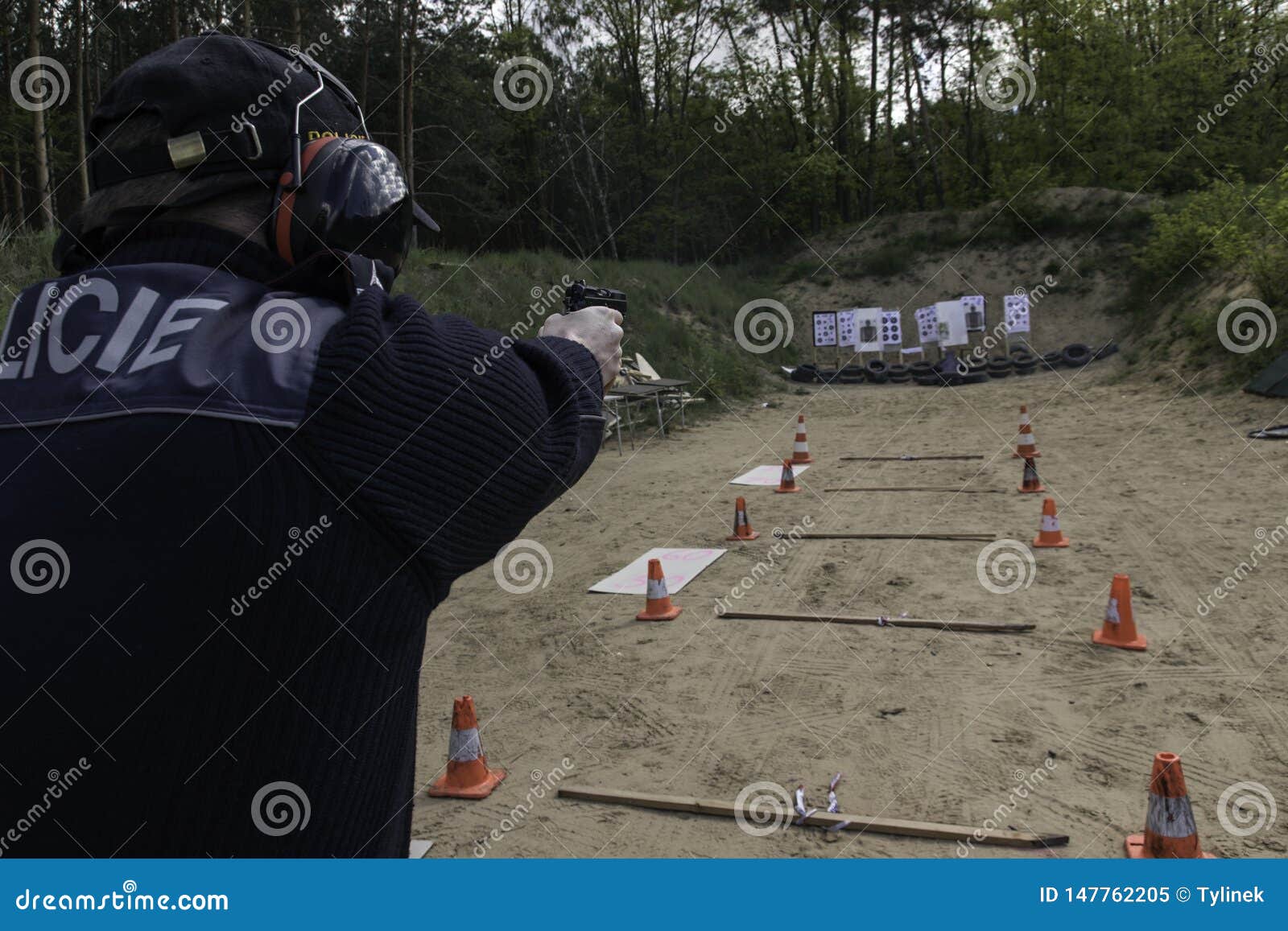 Police shooting editorial image. Image of target, machine - 147762205