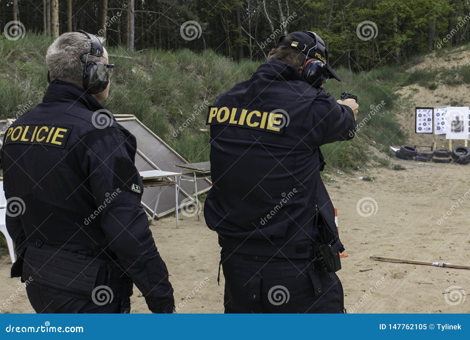 Police shooting editorial image. Image of defense, policeman - 147762105