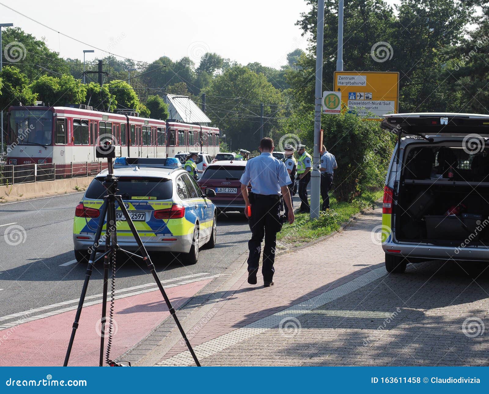 Police with Speed Camera in Duesseldorf Editorial Stock Photo - Image ...