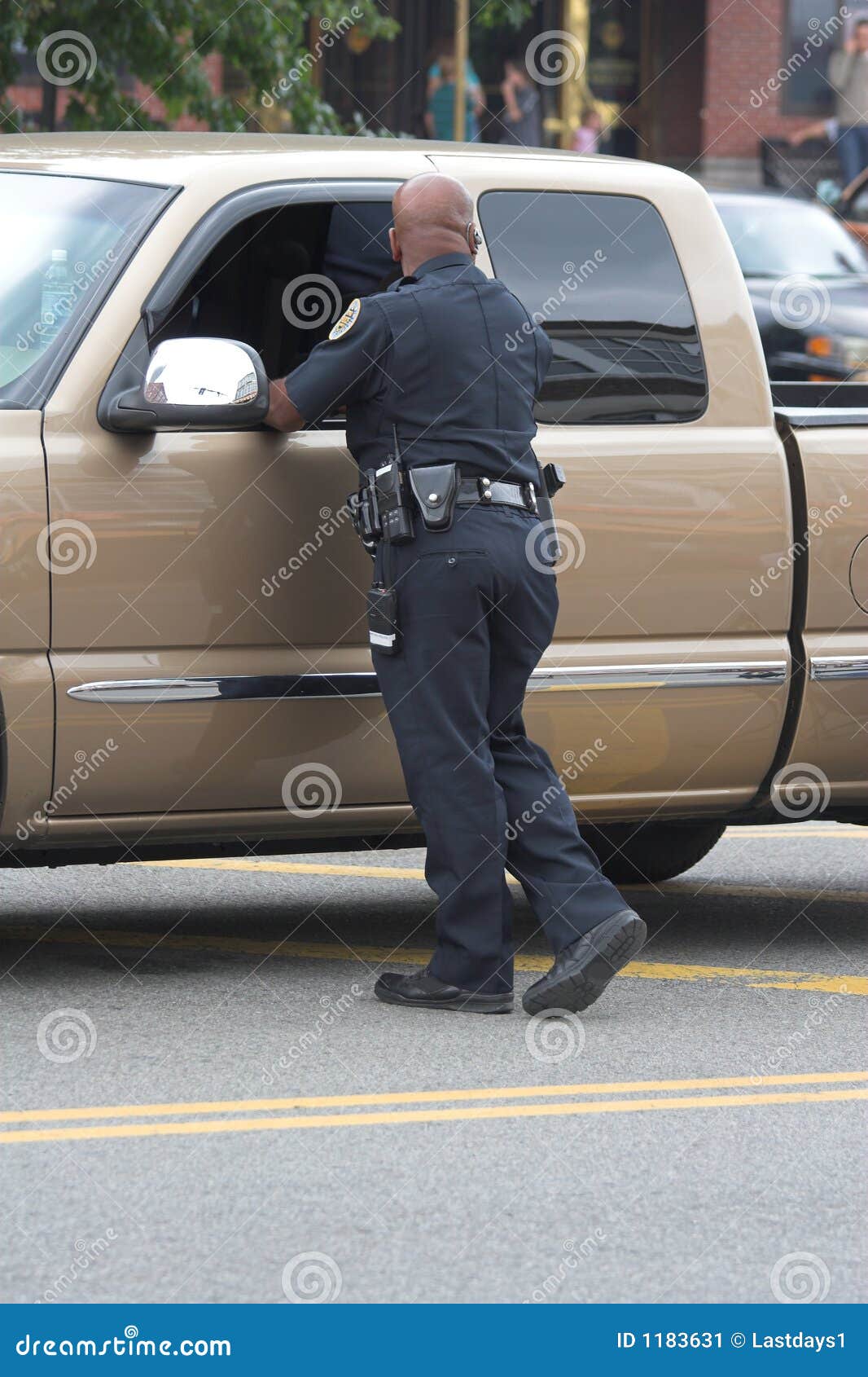 Policeman checking cars stock image. Image of sniff, narcotic - 1183631