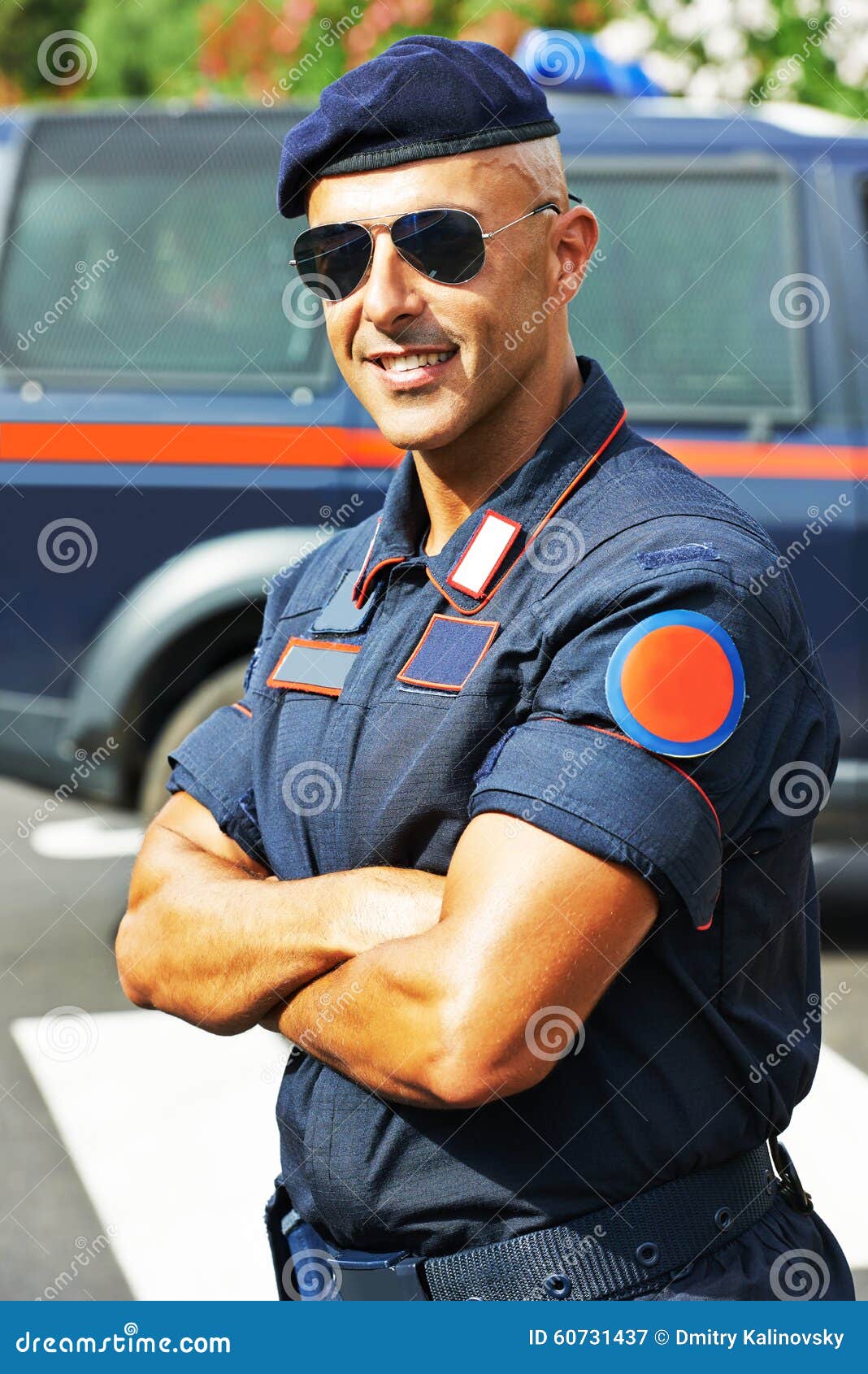 Policier Italien Carabinier Image stock - Image du sourire, contrôle ...
