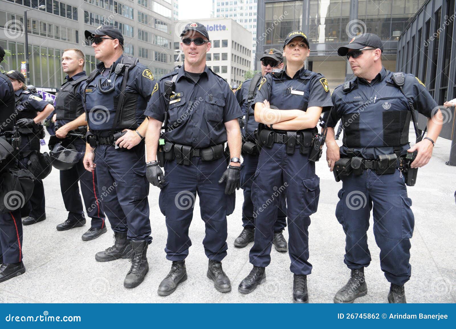 Policiers de Toronto. photographie éditorial. Image du affaires - 26745862