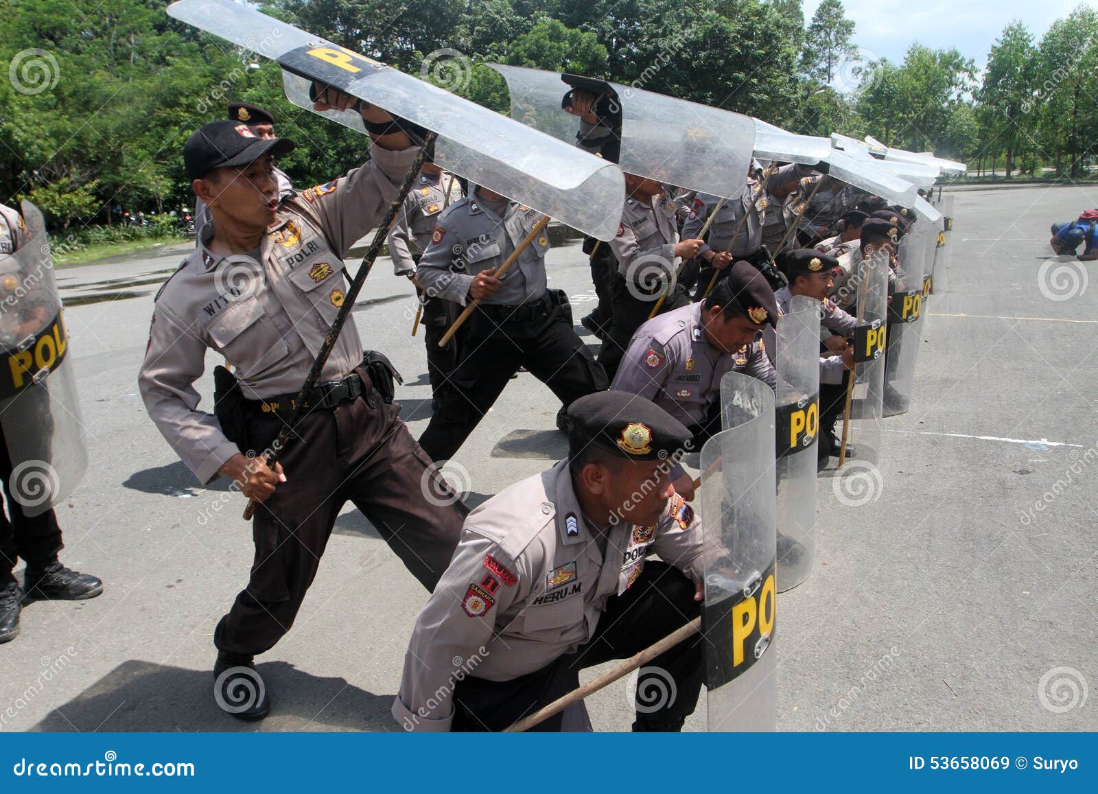 Polis redaktionell fotografering för bildbyråer. Bild av tumult - 53658069