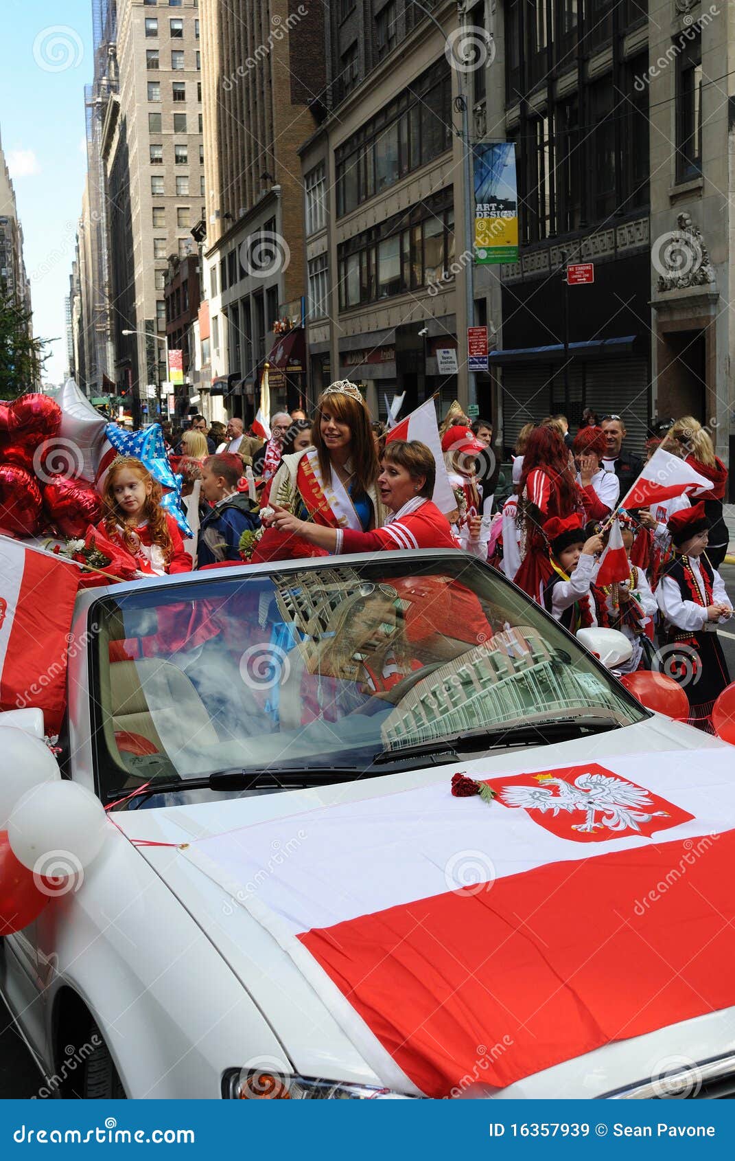 Polish Heritage Parade editorial stock image. Image of street - 16357939