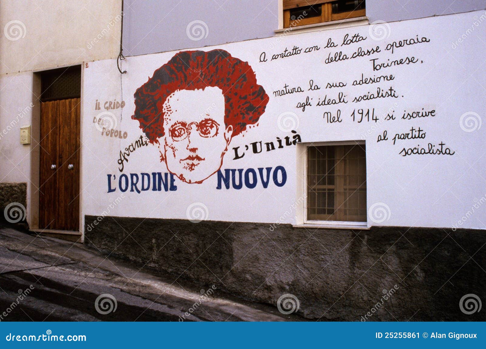 Political Graffiti in Italy. Editorial Photo - Image of script ...
