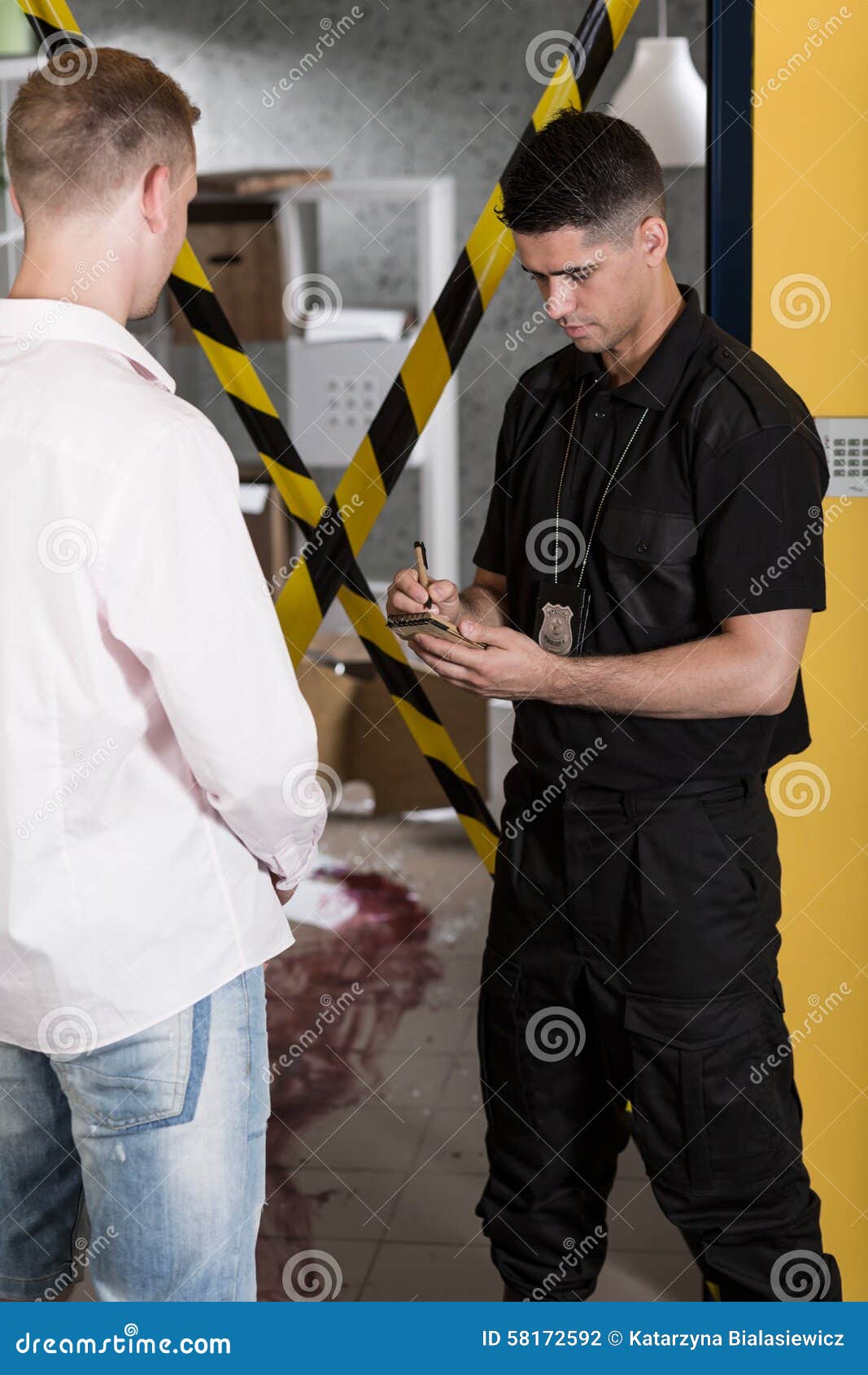 Politieman Ondervragende Getuige Stock Foto - Image of politie, baan ...