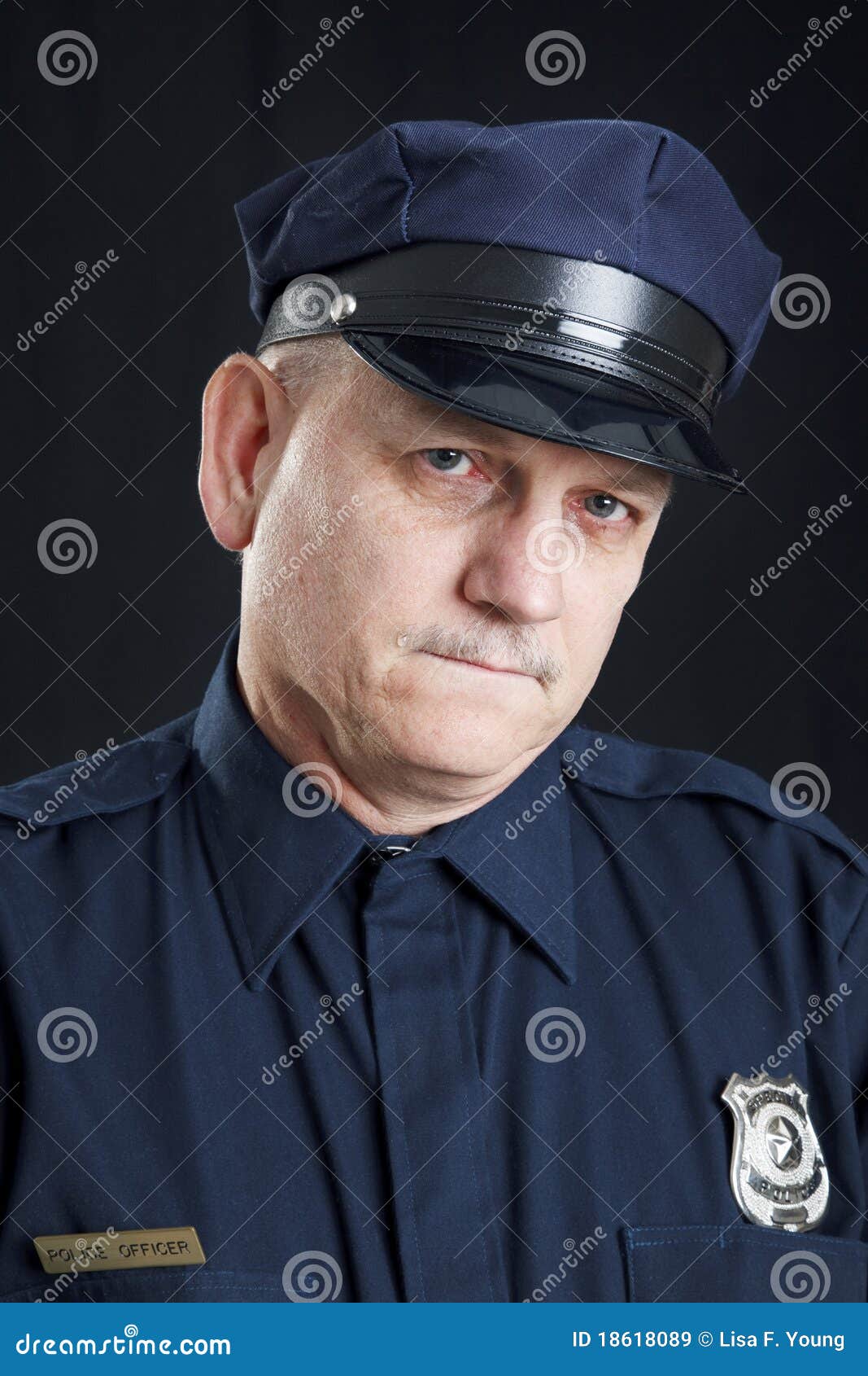 Politieman in Scheuren stock afbeelding. Image of geïsoleerd - 18618089