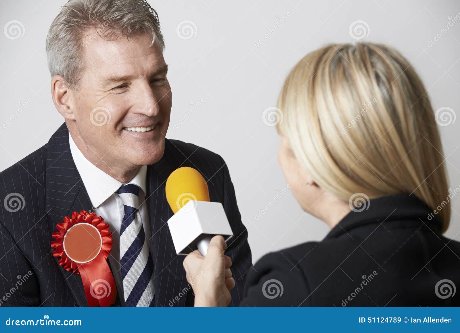 Politiker-Being Interviewed by-Journalist during Election Stockbild ... Politiker-Being Interviewed by-Journalist during Election Stockbild ...
