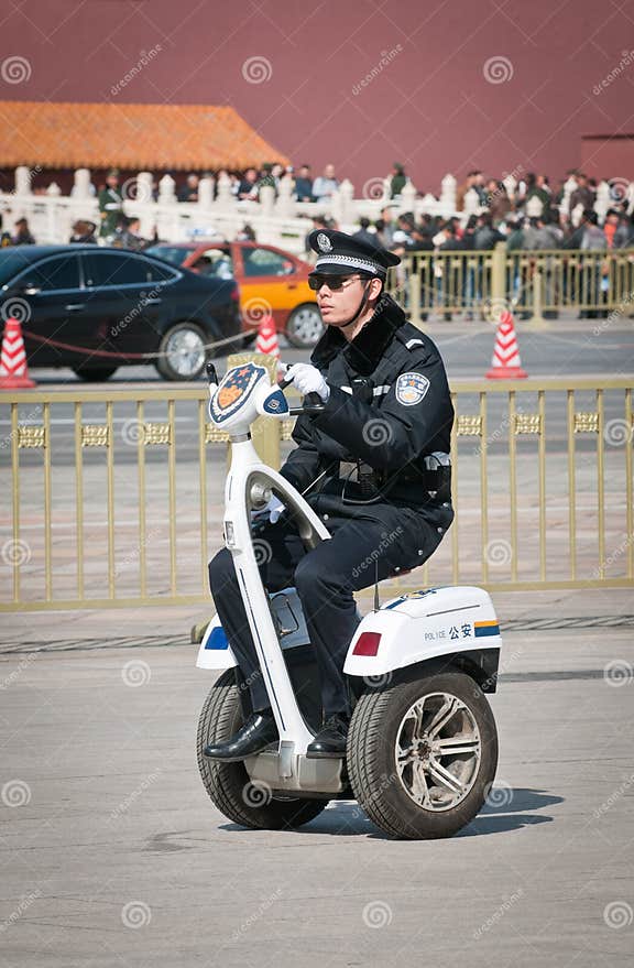 Polizei segway redaktionelles stockfoto. Bild von republik - 39715633