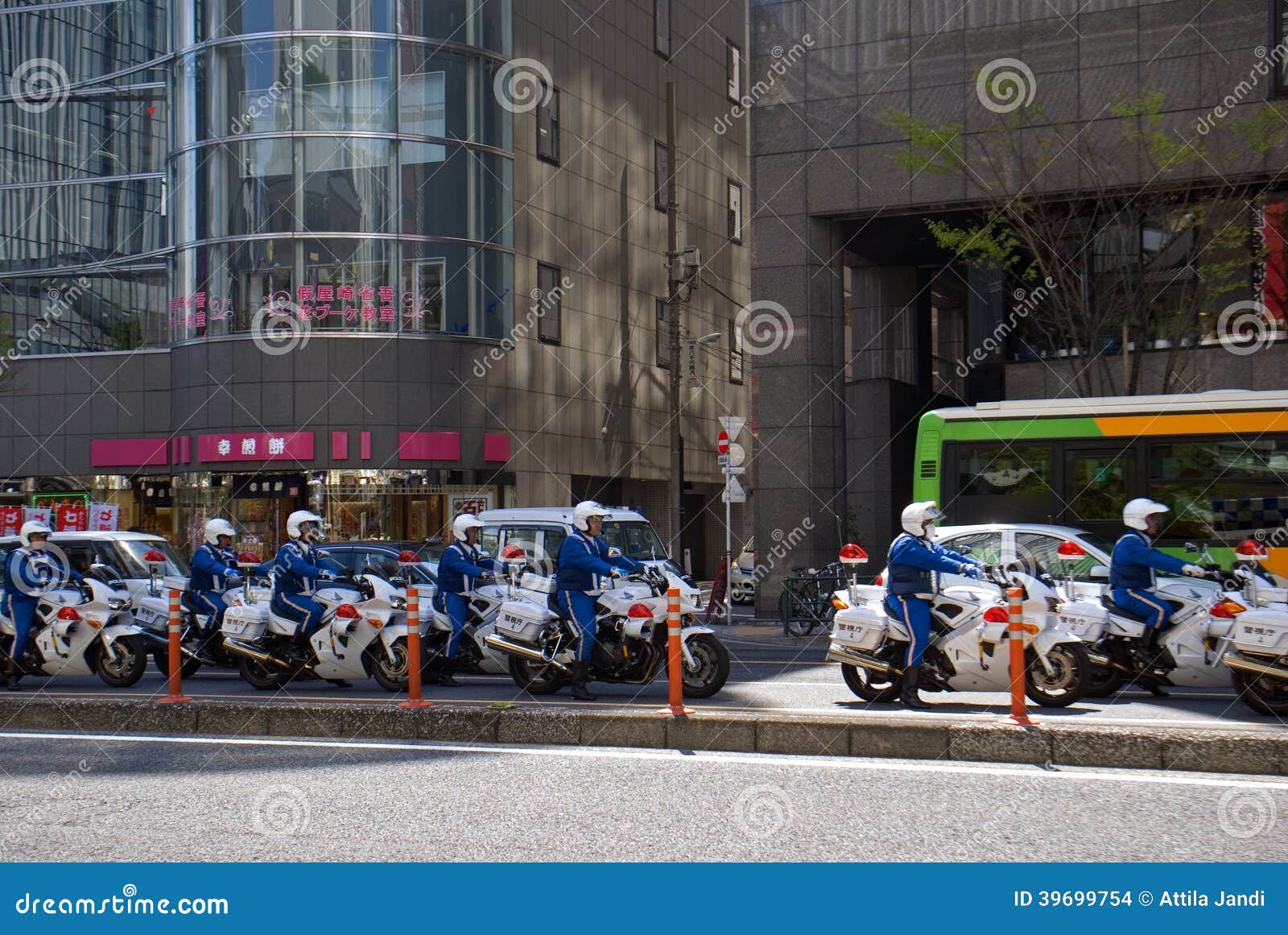Polizei, Tokyo, Japan redaktionelles stockbild. Bild von handschuhe ...