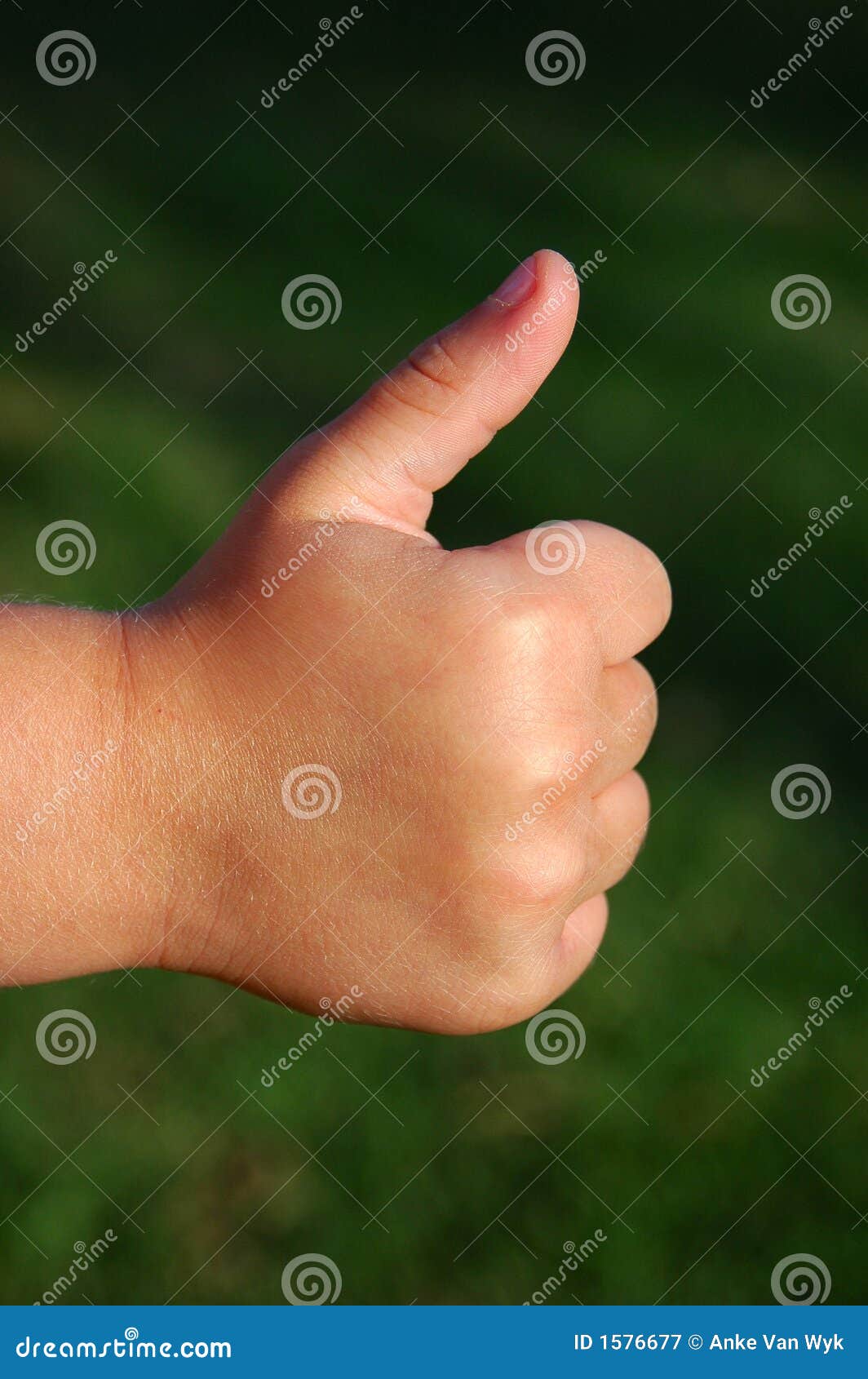 Pollice del bambino in su immagine stock. Immagine di caucasico - 1576677