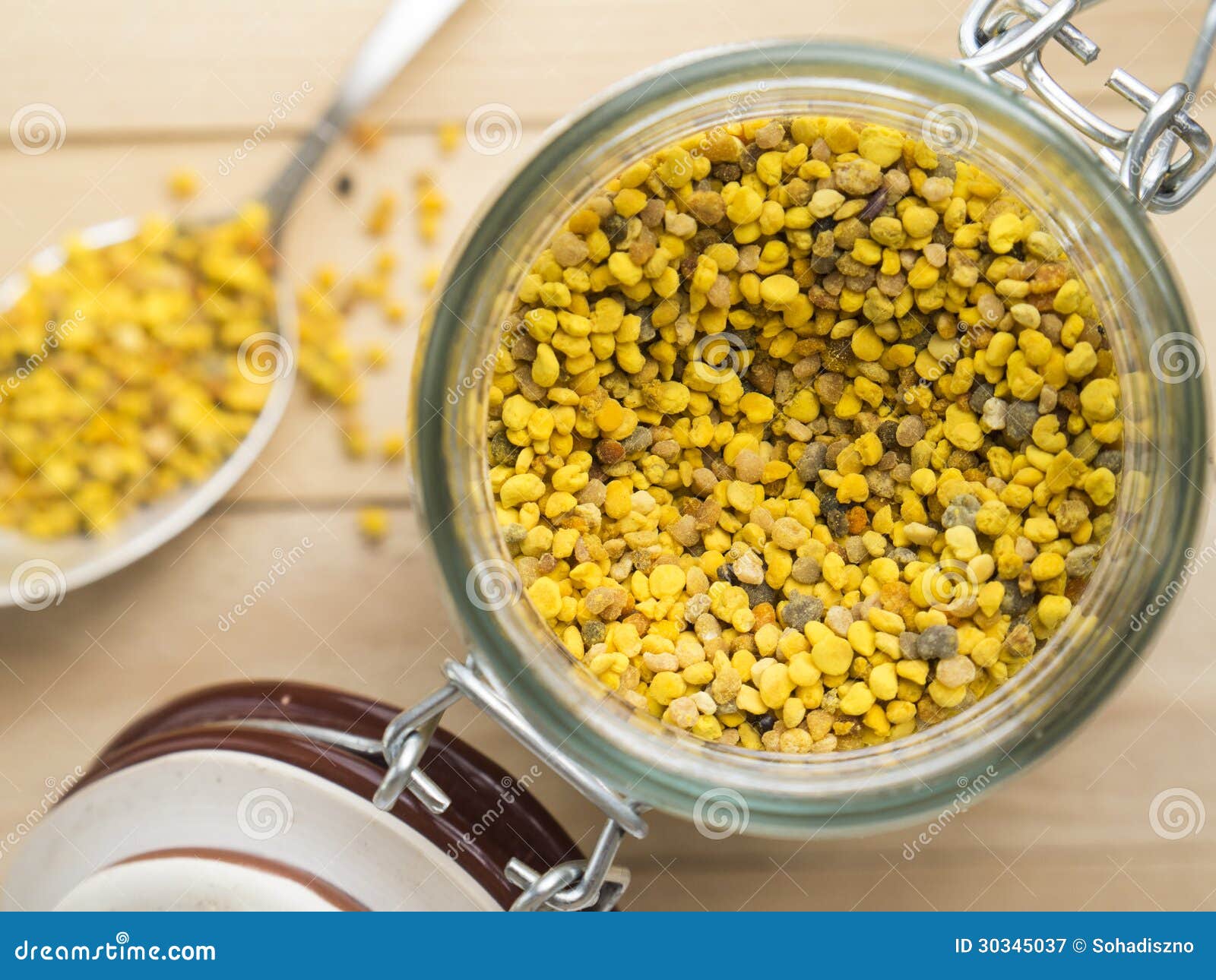 Polline immagine stock. Immagine di alimento, tabella - 30345037