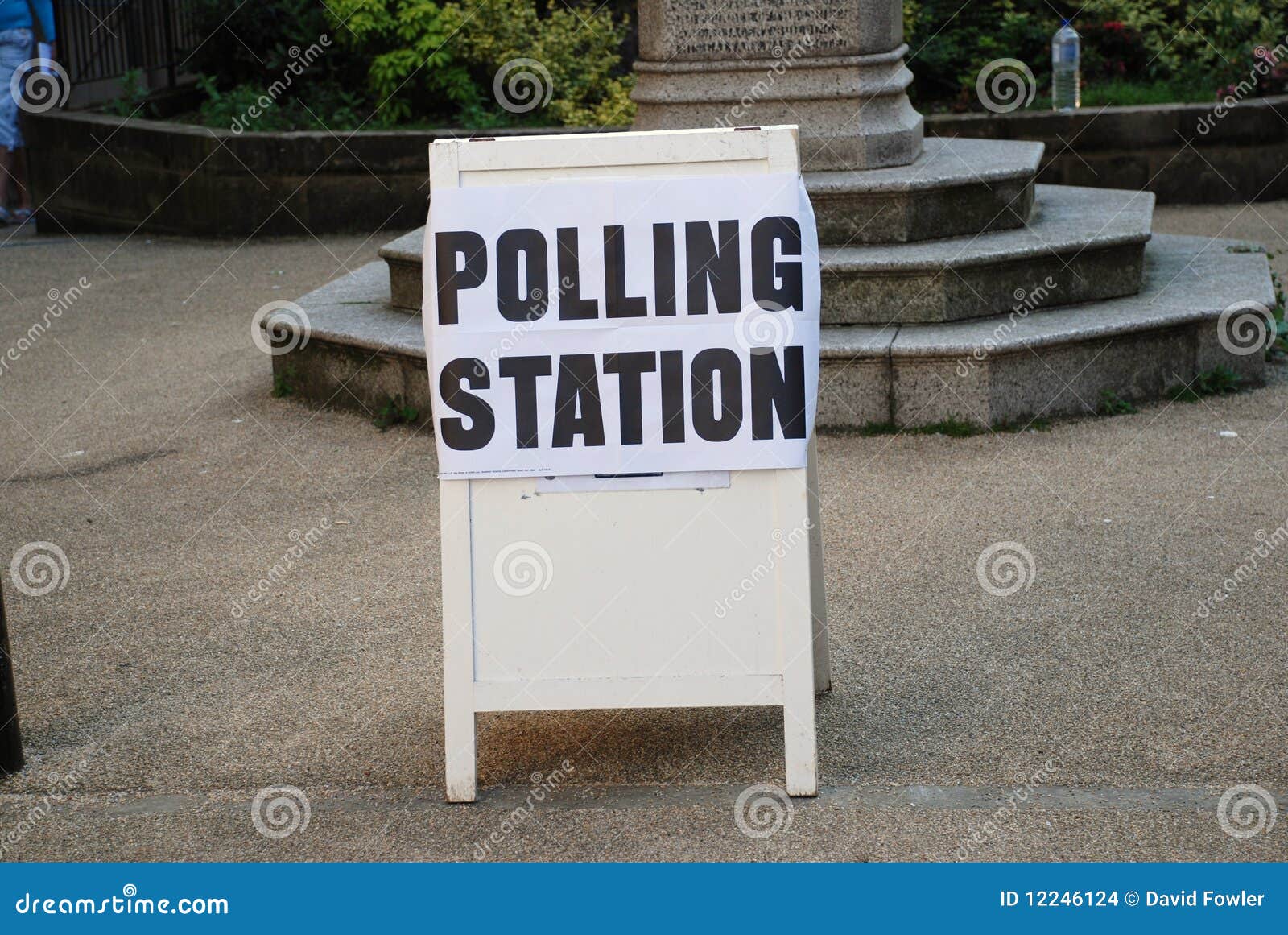 Polling Station Sign, England Stock Photo - Image of commons, voting ...