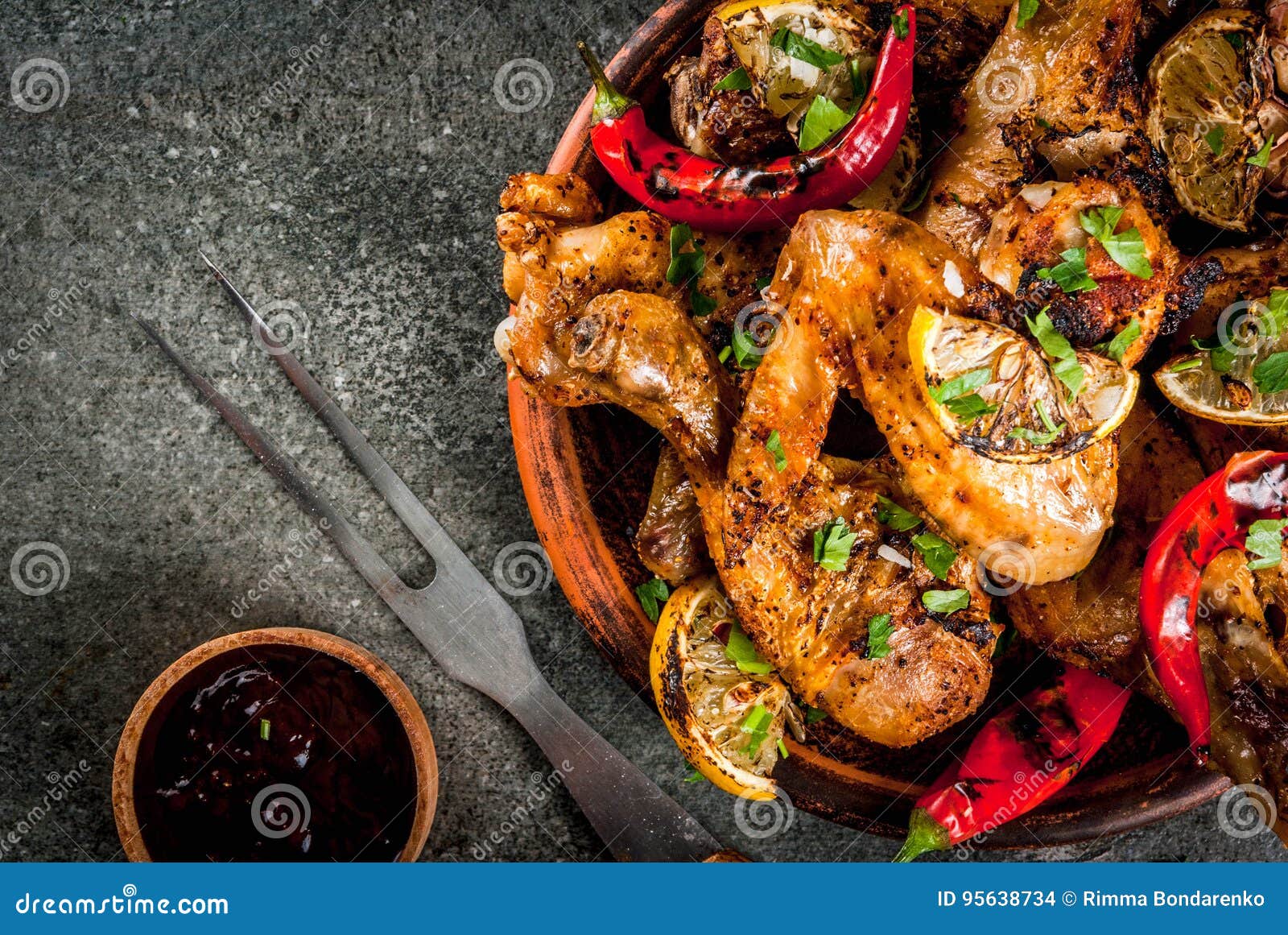 Pollo Arrostito Con Il Limone Ed Il Peperoncino Fotografia Stock ...