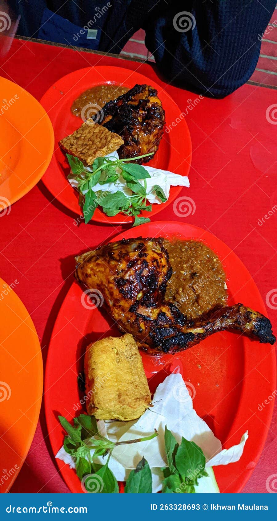 Pollo asado de indonesia imagen de archivo. Imagen de carne - 263328693