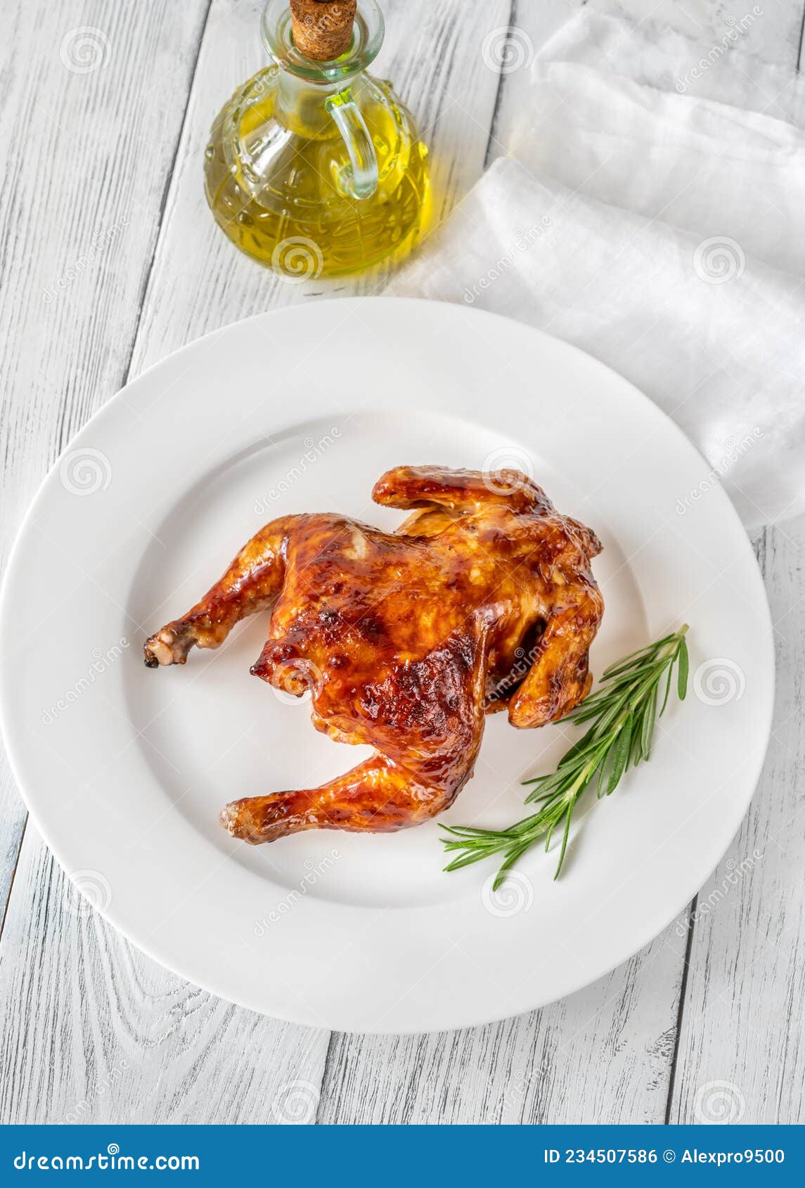 Pollo Asado En El Plato Blanco Foto de archivo - Imagen de frito, asado ...