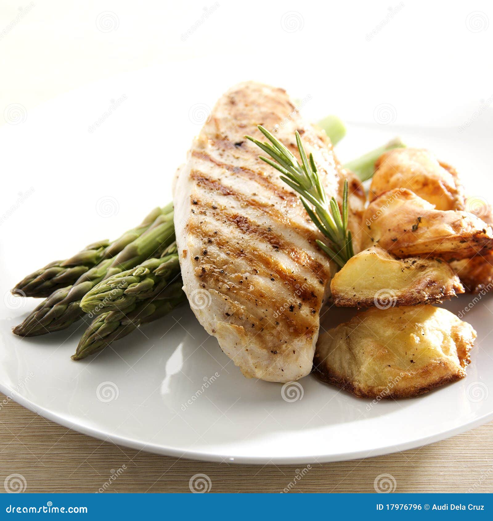 Pollo asado a la parilla foto de archivo. Imagen de comida - 17976796