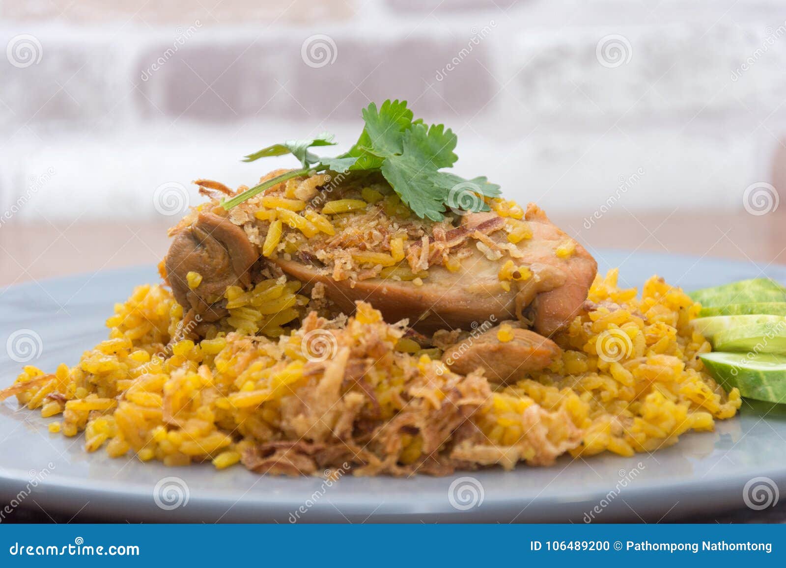 Pollo Biryani Con Arroz Y Salsa Foto de archivo - Imagen de cocinero ...