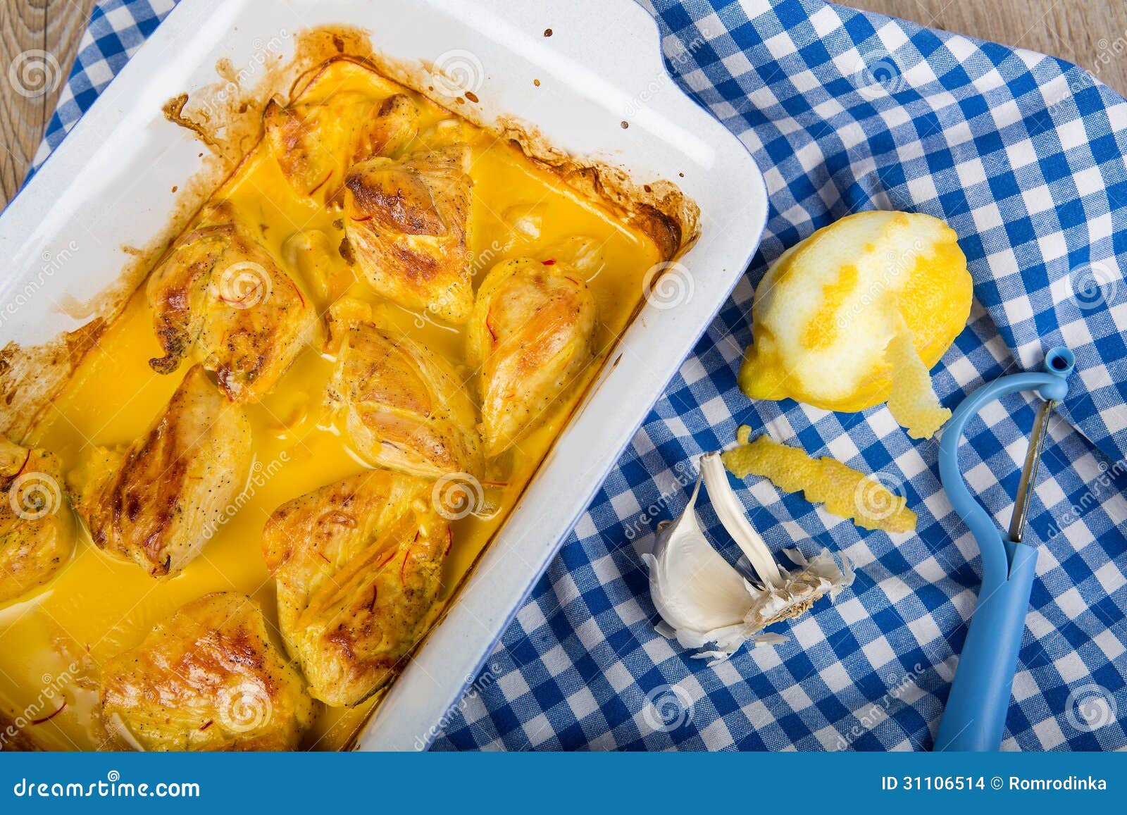 Pollo Caliente Delicioso Del Curry Con Ajo Foto de archivo - Imagen de ...