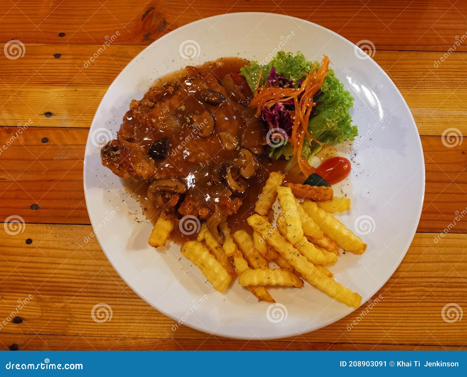 Pollo chuletas hongos imagen de archivo. Imagen de pollo - 208903091