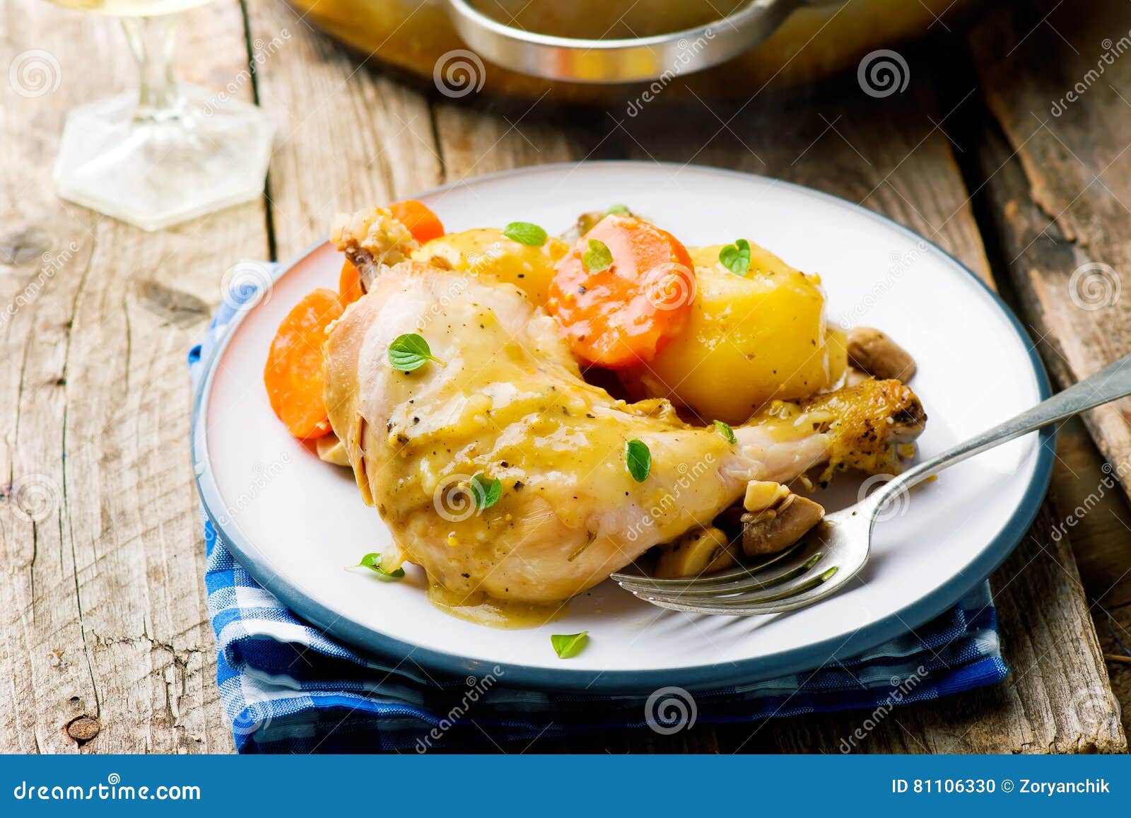 Pollo Cocido Con Las Verduras Foto de archivo - Imagen de plato, cocina ...