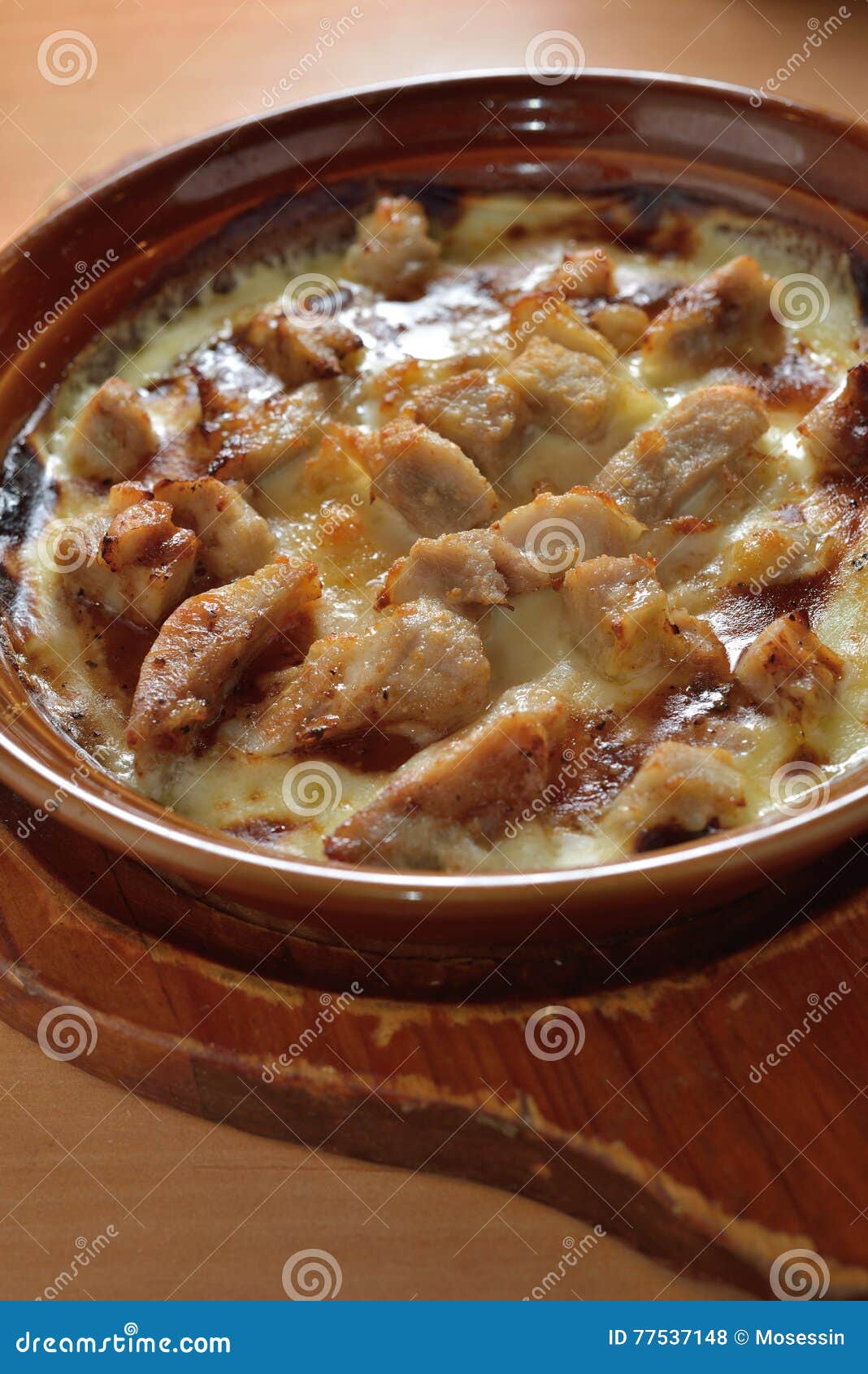 Pollo cocido del queso foto de archivo. Imagen de cena - 77537148