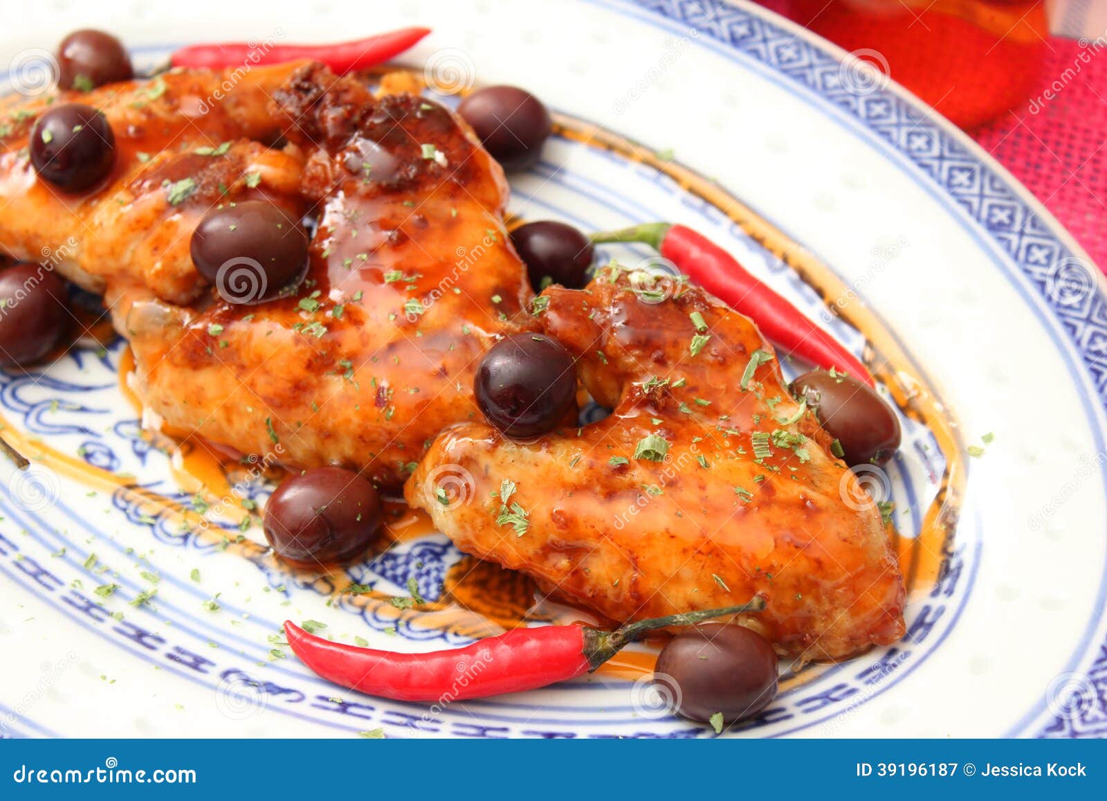 Pollo Con La Salsa Di Peperoncino Rosso Immagine Stock - Immagine di ...