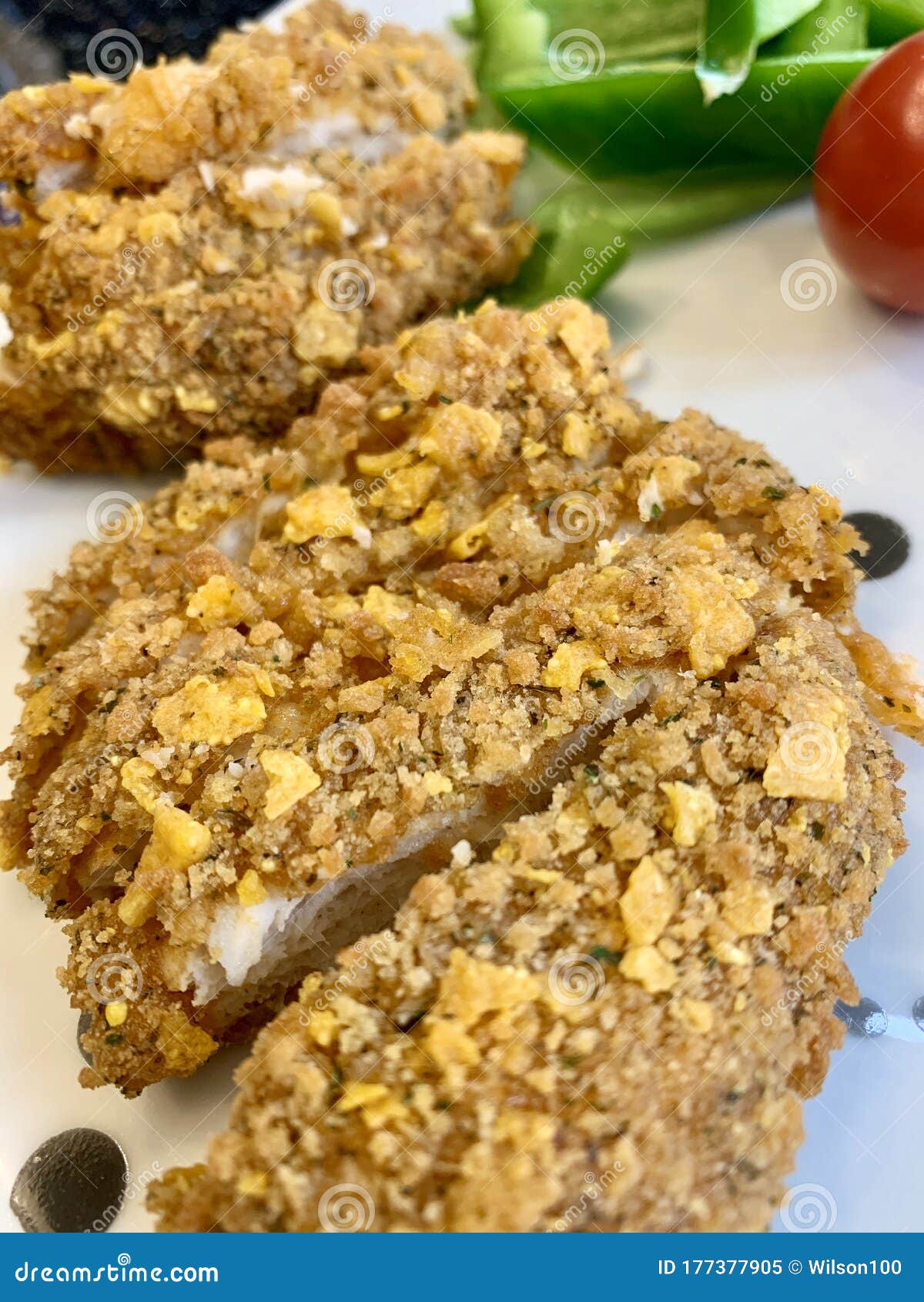 Pollo con pan imagen de archivo. Imagen de cocinero - 177377905