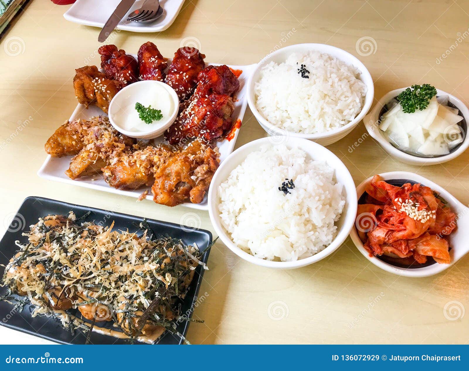 Pollo coreano del amigo imagen de archivo. Imagen de amigo - 136072929