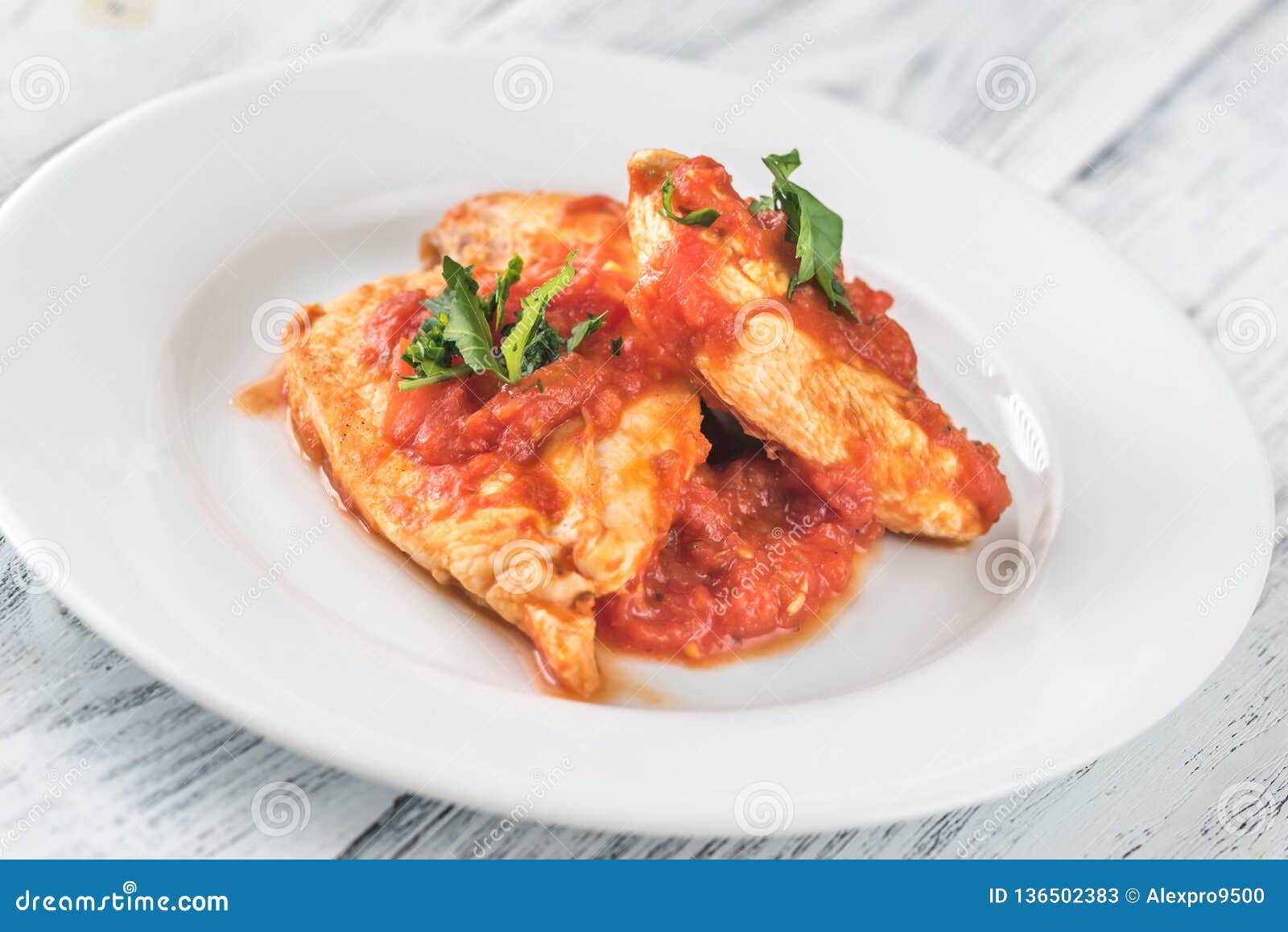 Pollo En Salsa De Ajo Del Tomate Imagen de archivo - Imagen de cocinado ...