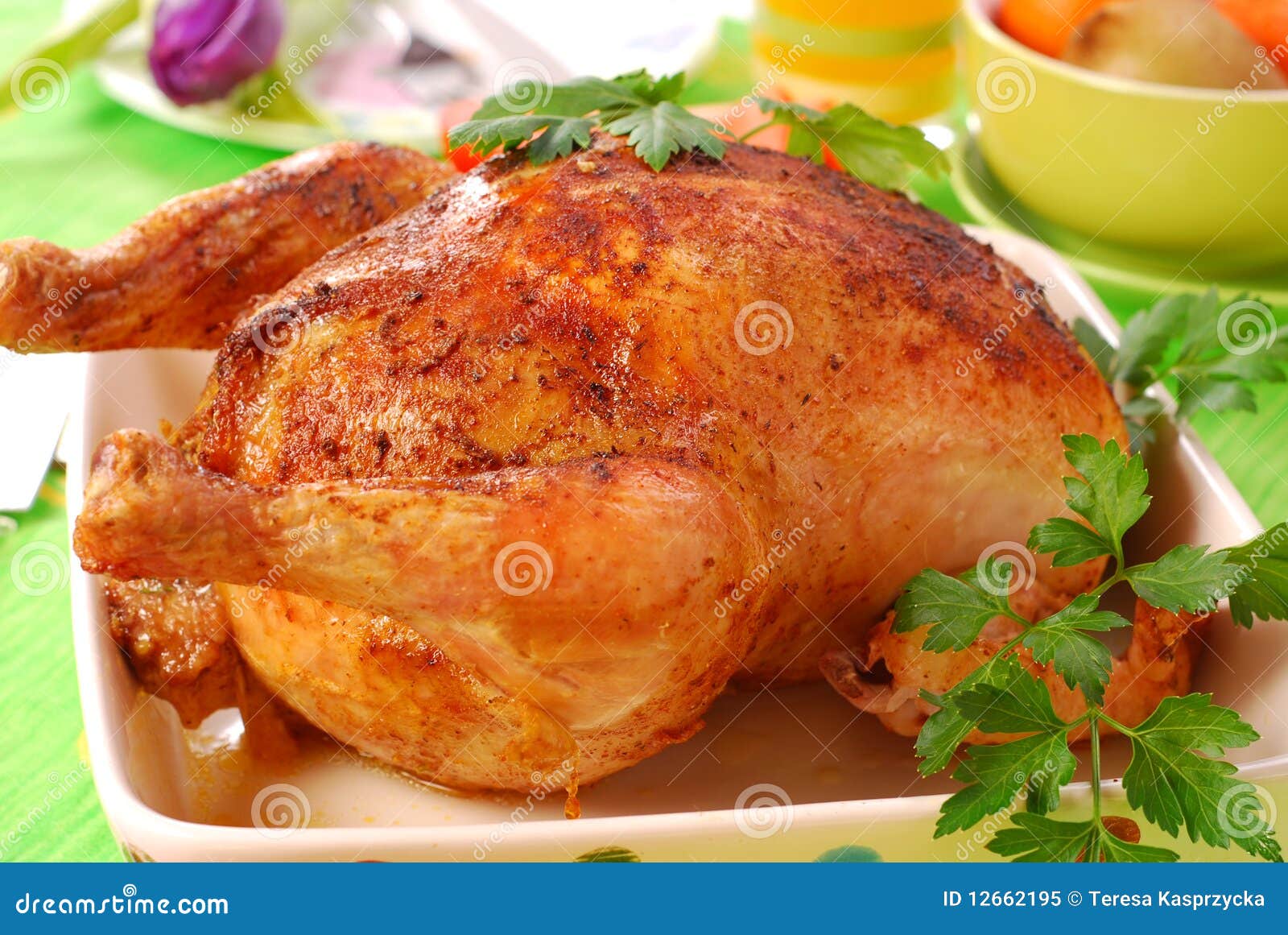 Pollo Entero Cocido Al Horno Imagen de archivo - Imagen de entero ...