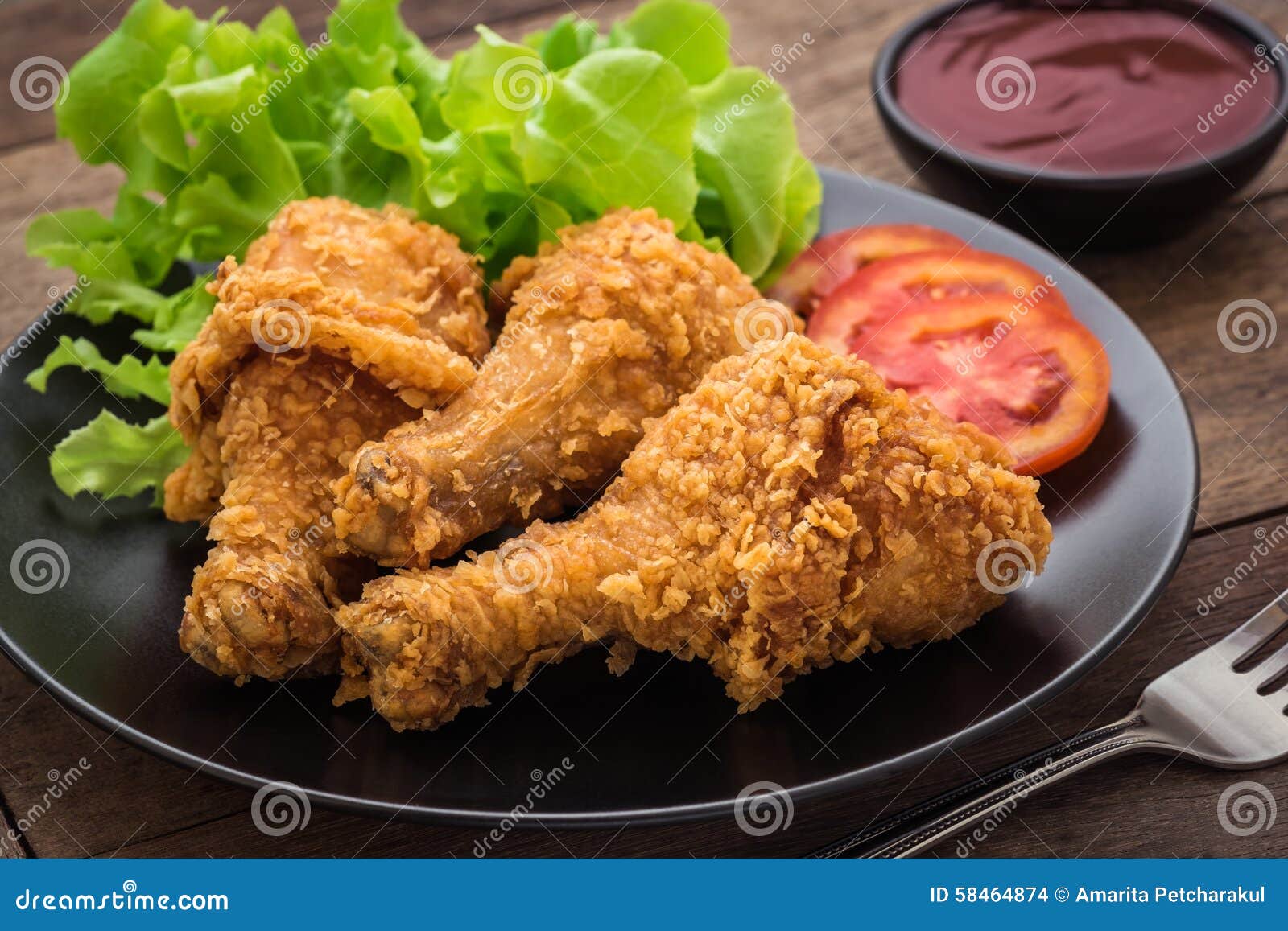 Pollo Fritto Croccante Sul Piatto E Sulla Salsa Della Immersione ...