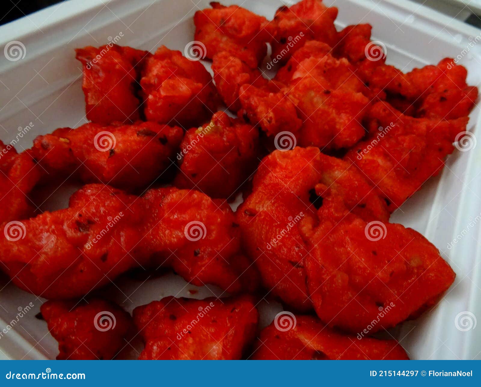 Pollo indio en salsa roja imagen de archivo. Imagen de indio - 215144297