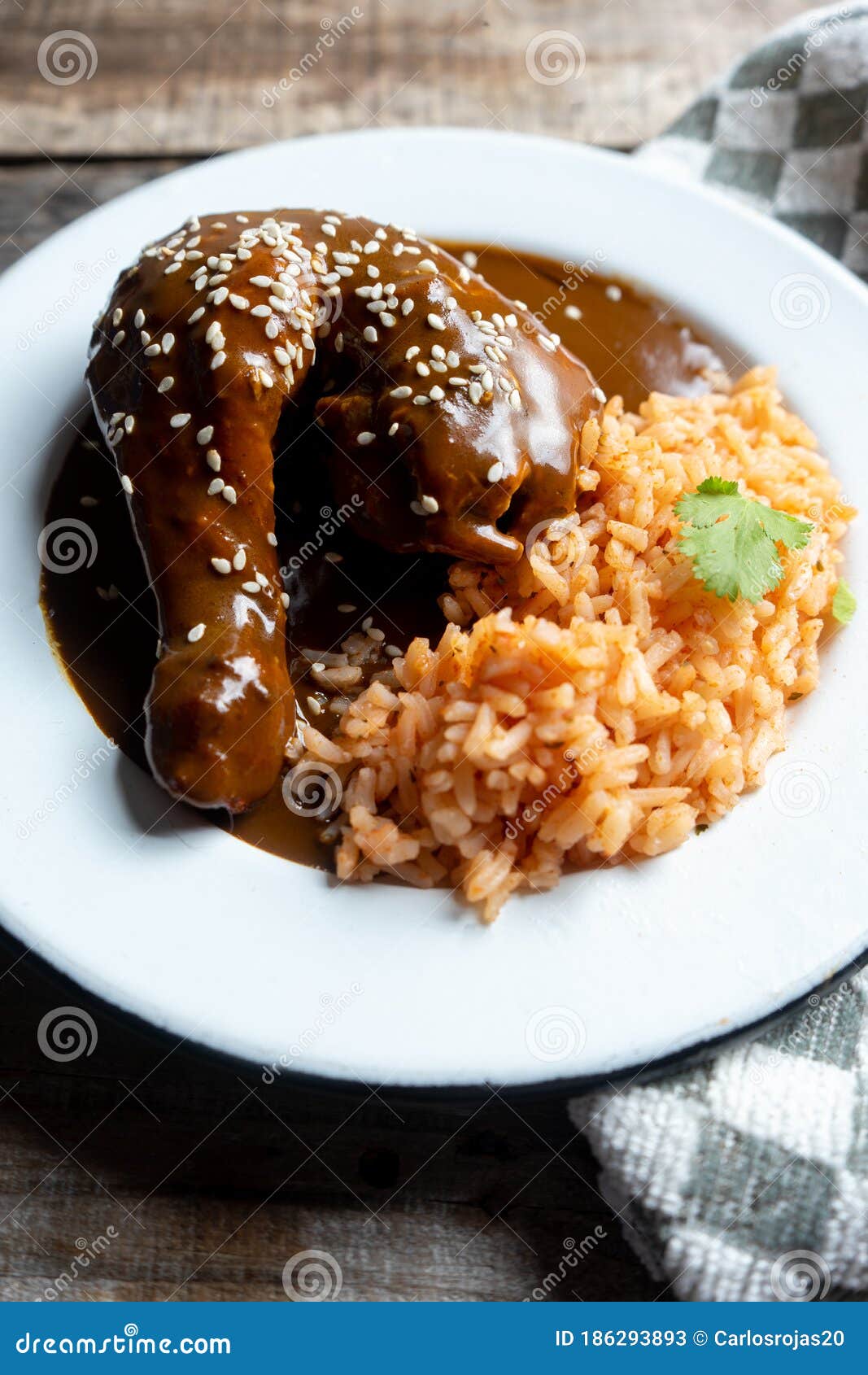 Pollo Mexicano Con Mole Y Arroz Rojo Imagen de archivo - Imagen de ...