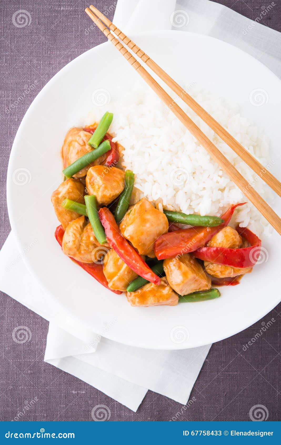 Pollo Piccante Con Le Verdure (fagiolini E Peperone) Ed Il Riso ...