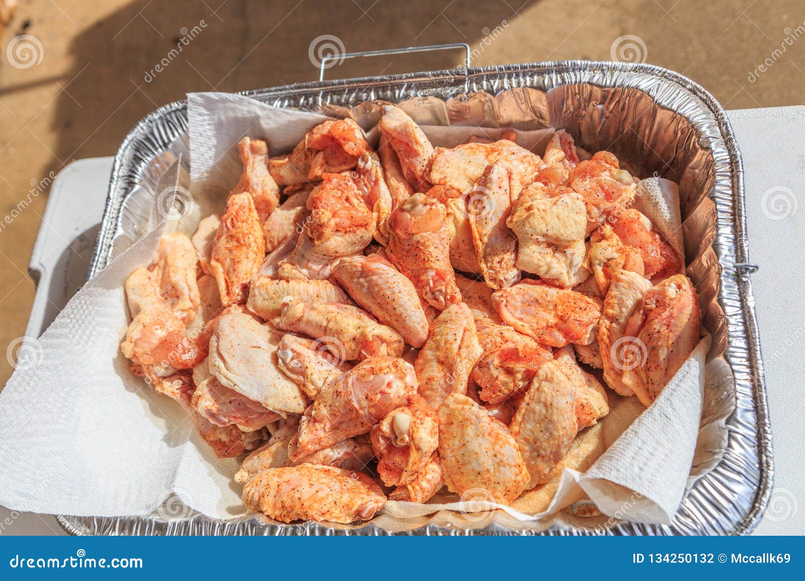 Pollo Sazonado Sin Procesar Foto de archivo - Imagen de disco, carne ...