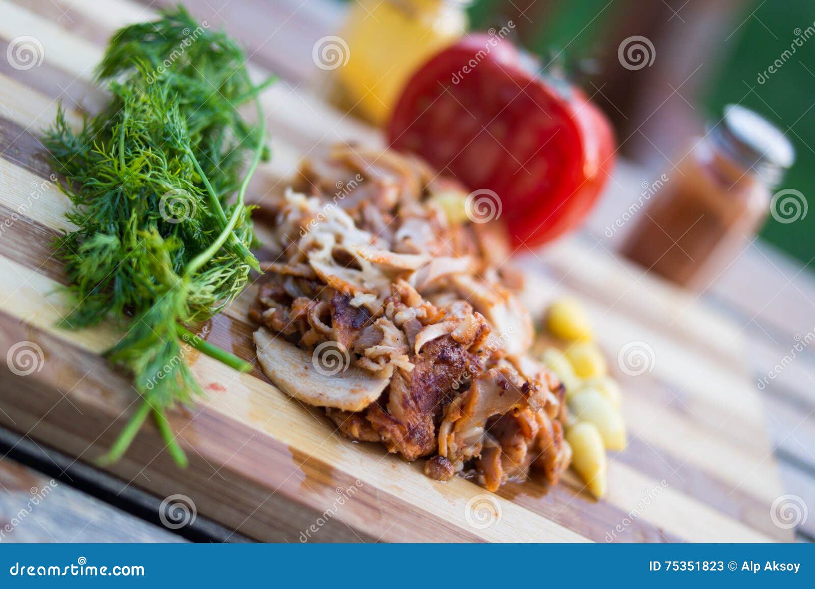 Pollo turco Doner/Shawarma immagine stock. Immagine di pollo - 75351823