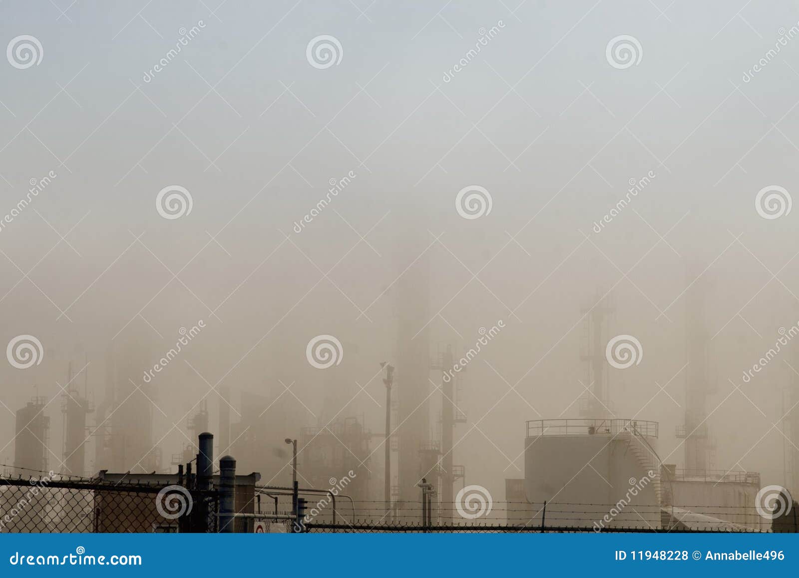 Polluant lourd photo stock. Image du ciel, pollution - 11948228