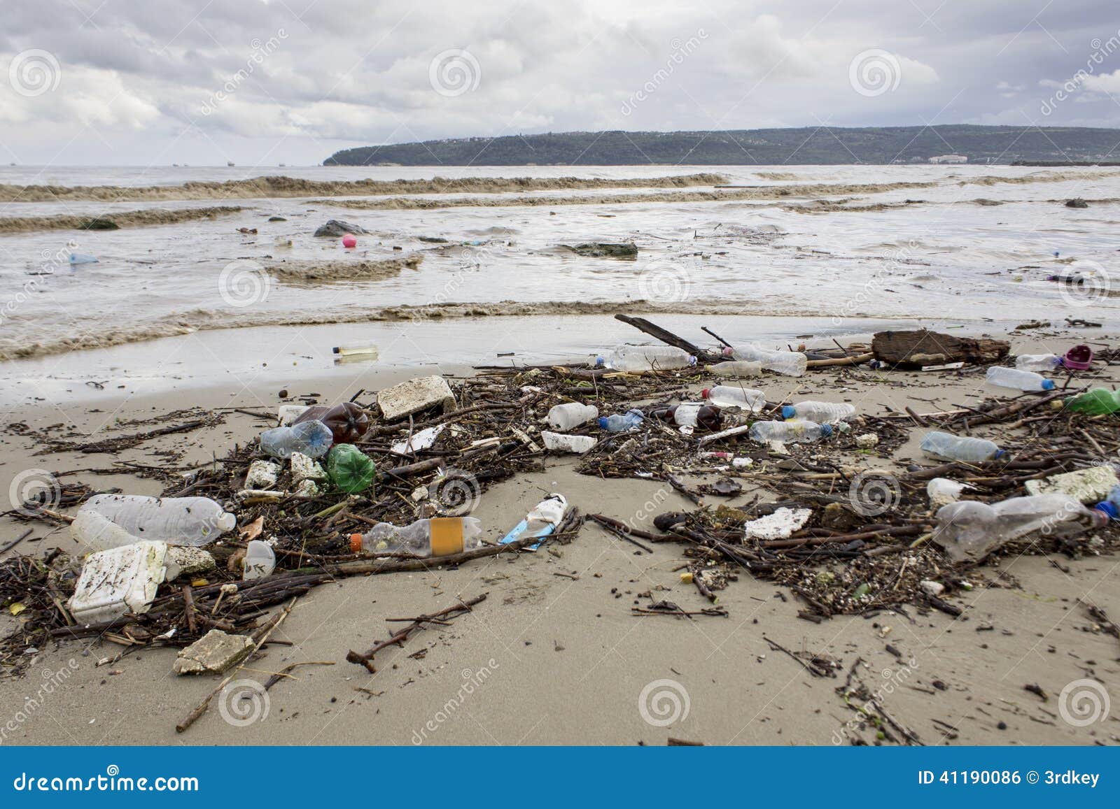 Polluted coast stock photo. Image of litter, pollute - 41190086