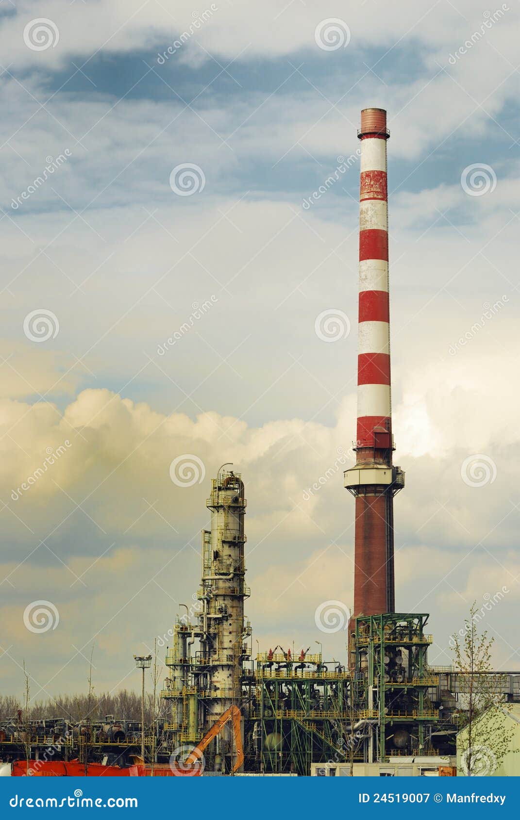 Pollution chimique image stock. Image du usine, polluez - 24519007