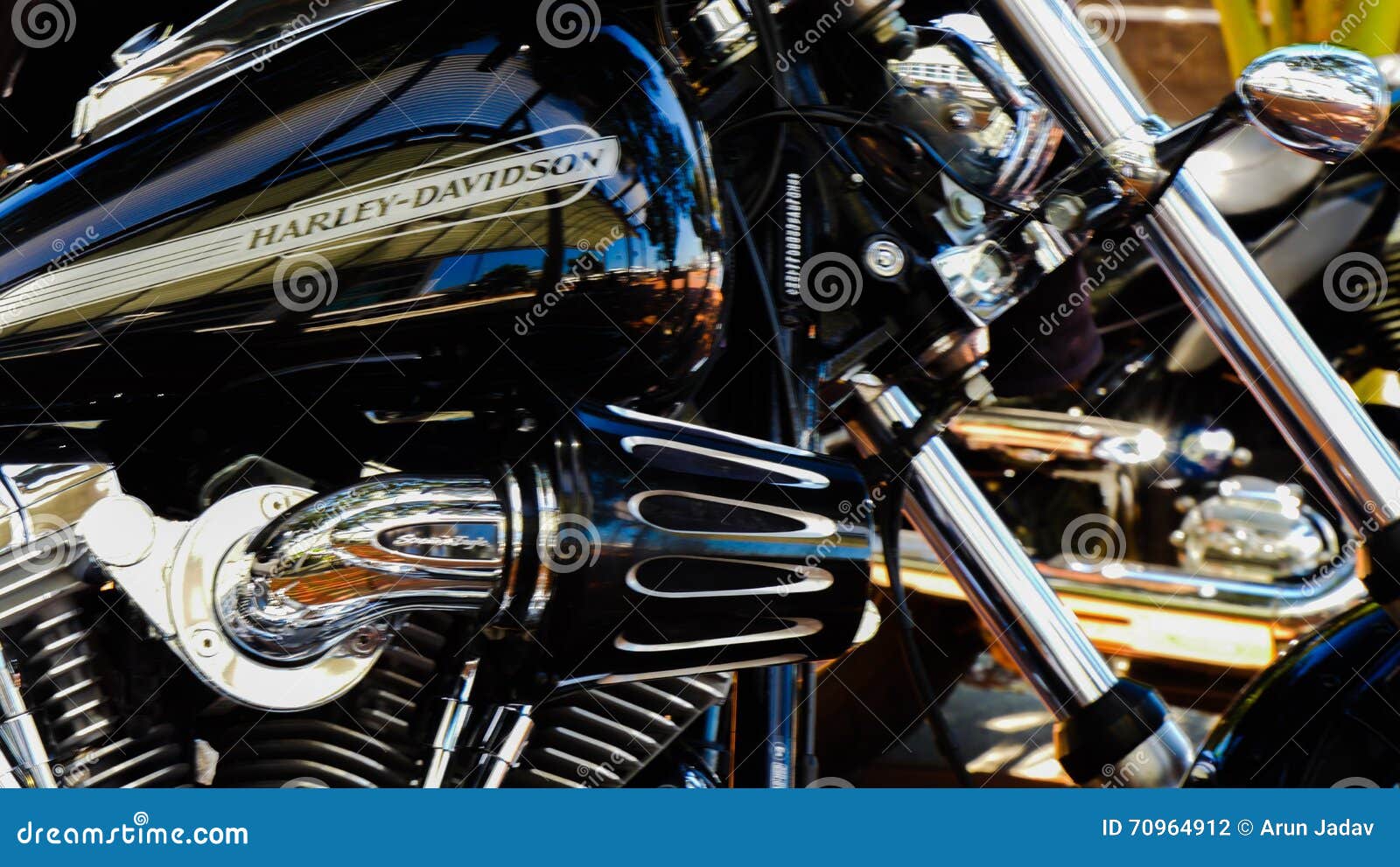 Polnisches Pflegen Harley-Motorrades Redaktionelles Stockfotografie ...