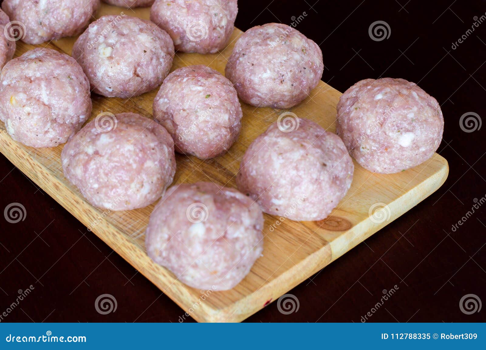 Polpetta Tradizionale Polacca Cruda Immagine Stock - Immagine di grezzo ...