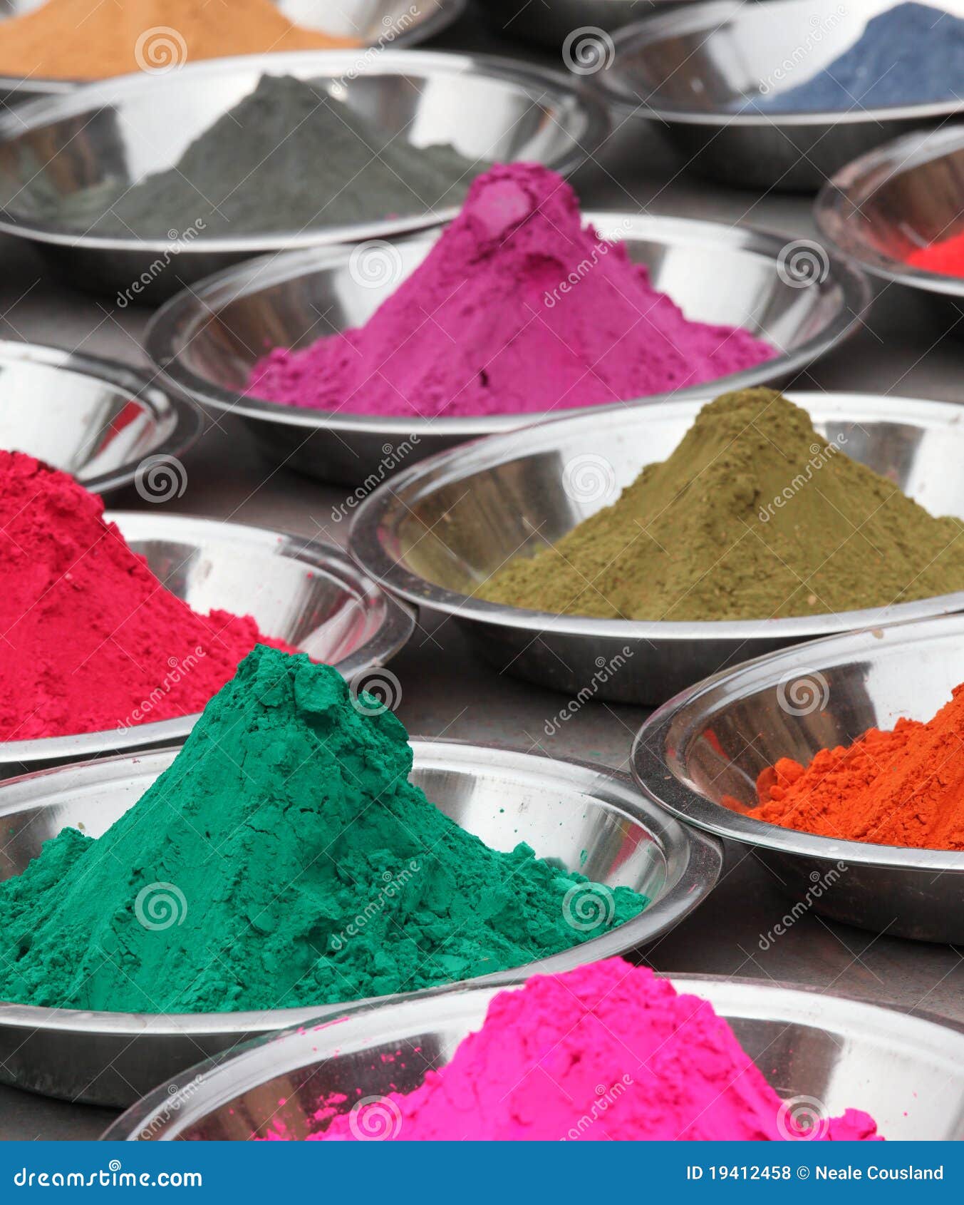 Polveri Colorate Al Servizio Fotografia Stock - Immagine di terra ...