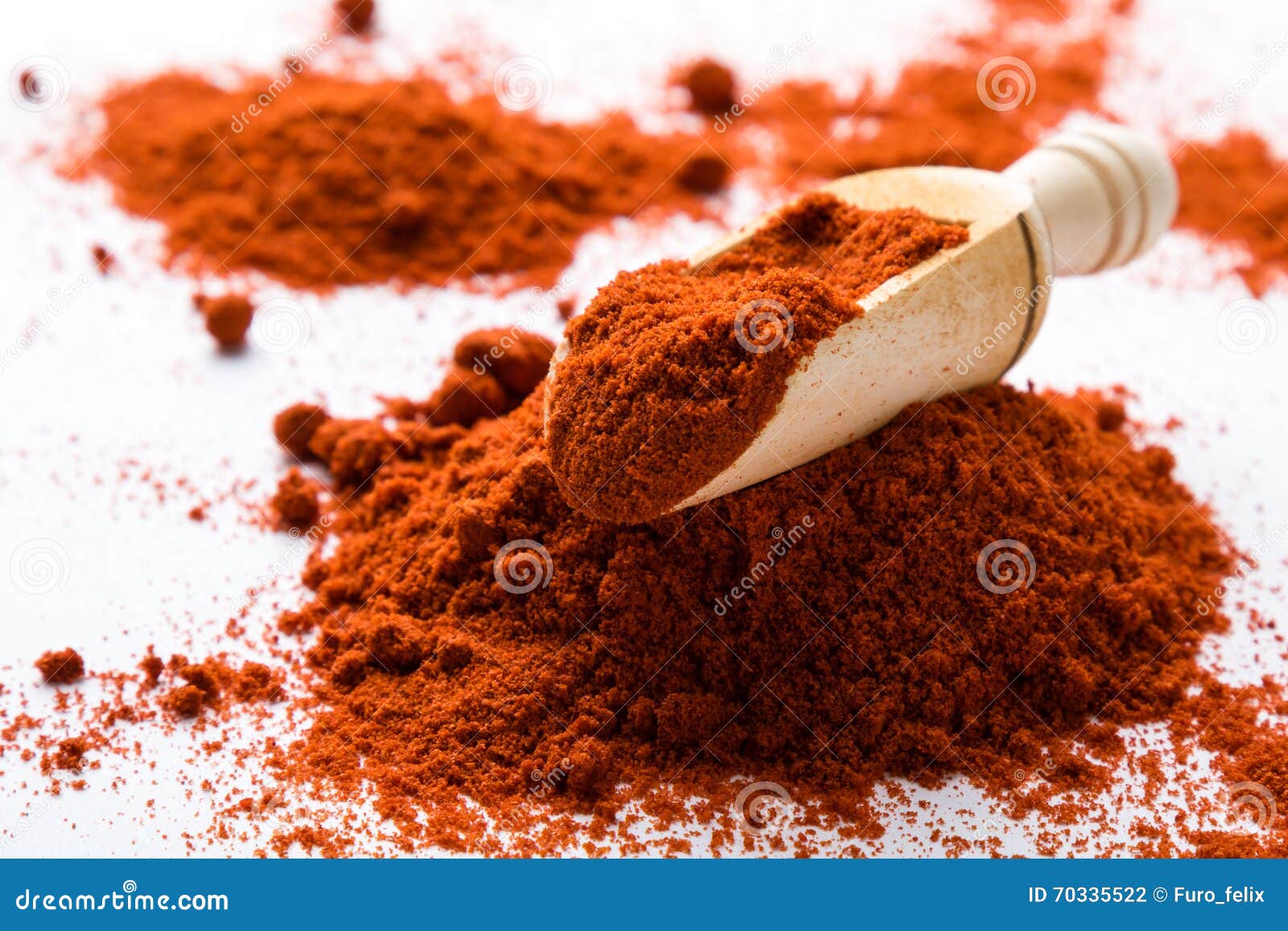 Polvo rojo de la paprika foto de archivo. Imagen de pimienta - 70335522