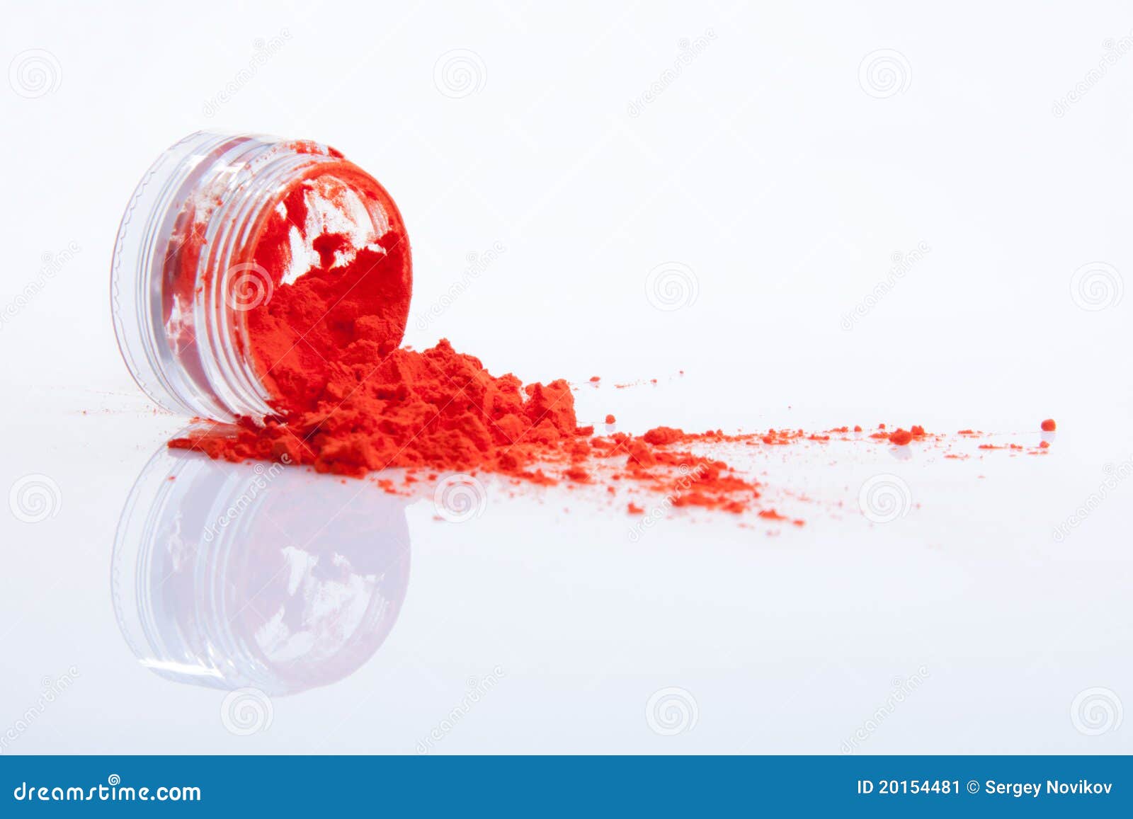 Polvo Rojo Derramado Del Maquillaje Imagen de archivo - Imagen de polvo ...