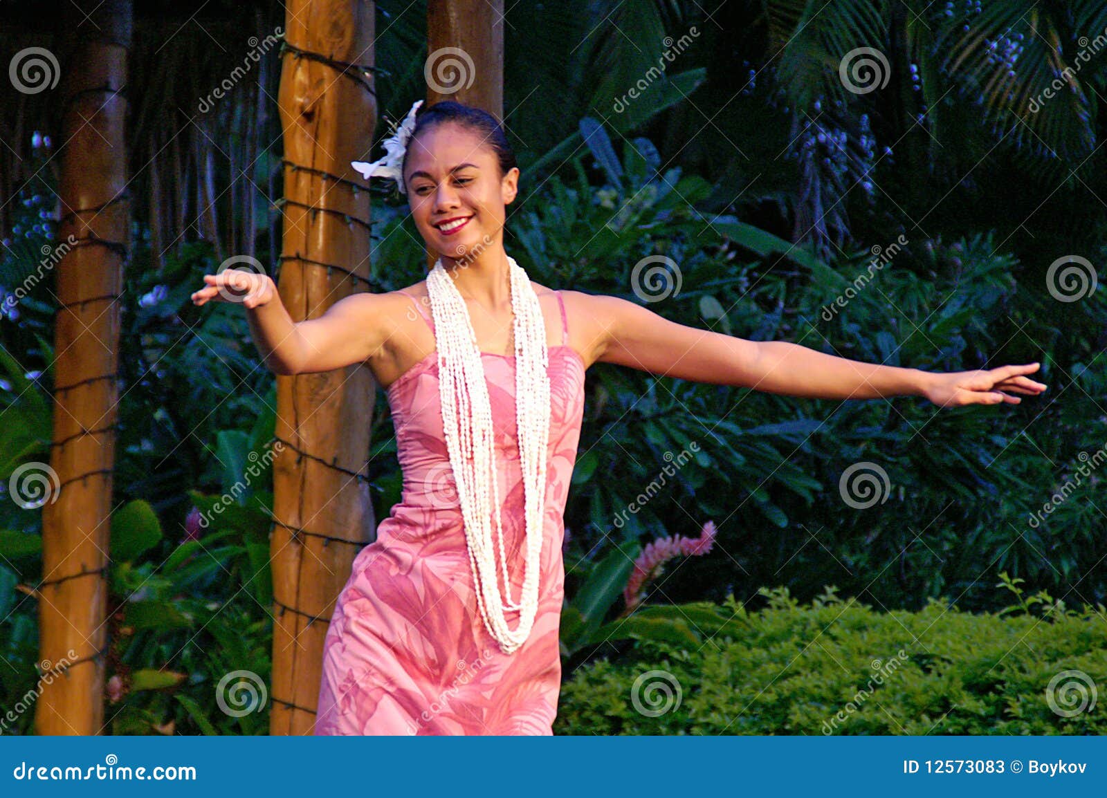 Polynesian Cultural Center editorial stock photo. Image of girl - 12573083